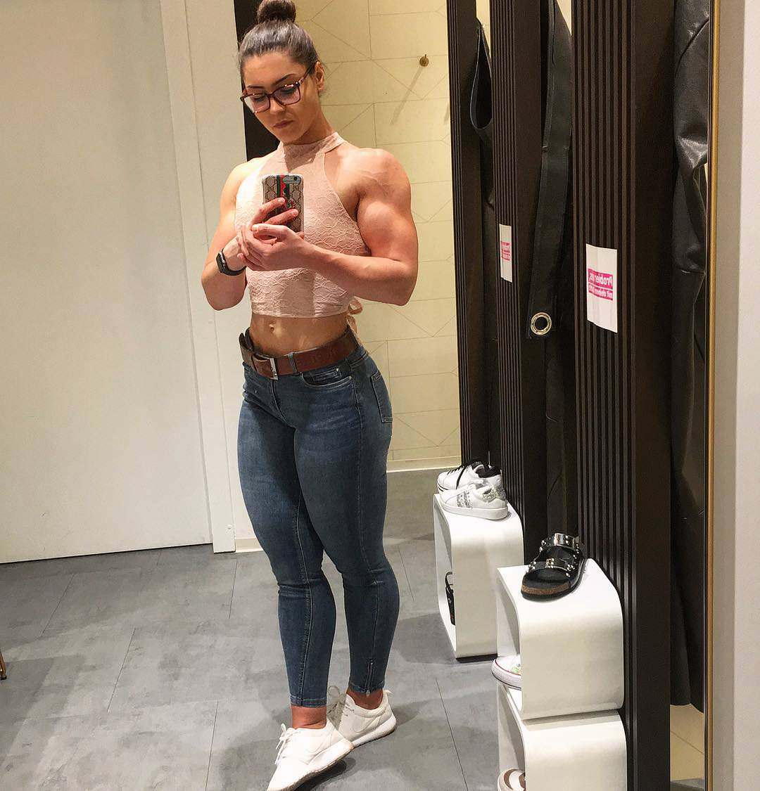 Dina Bakic | Scrolller