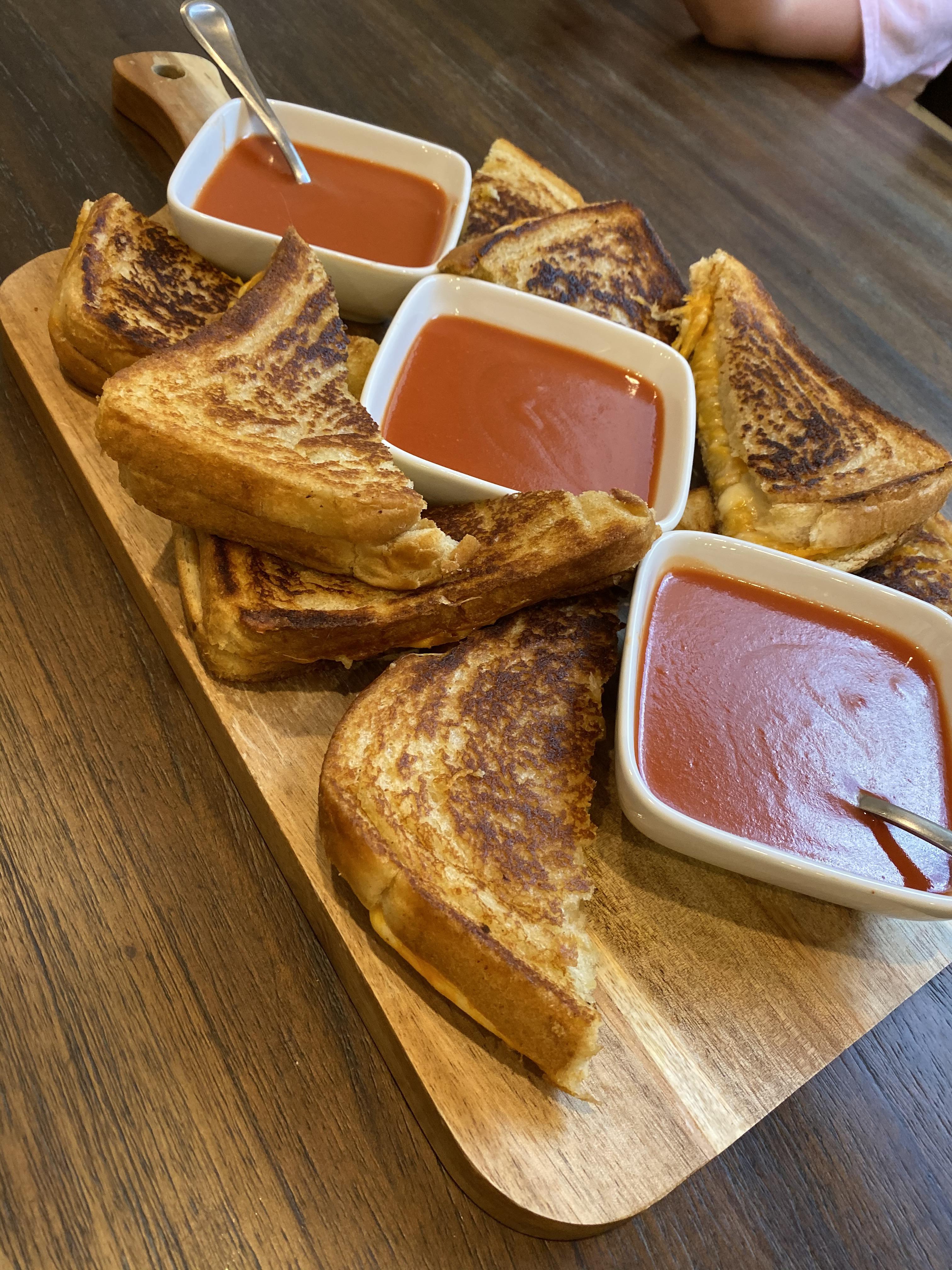 Dinner is served | Scrolller