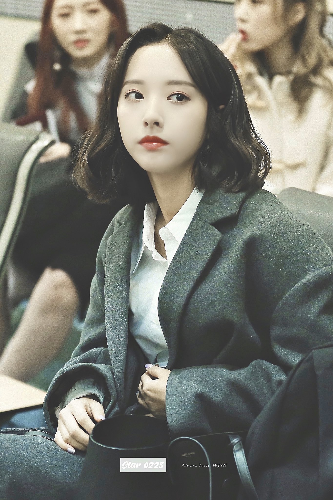 Distracted Bona | Scrolller