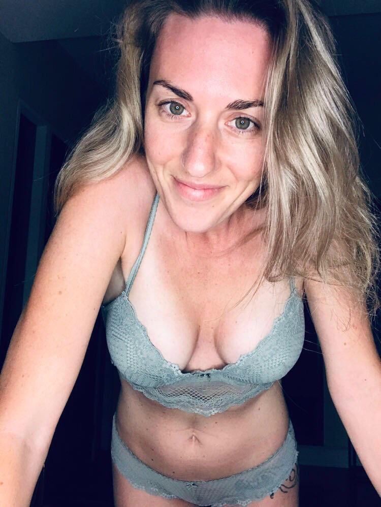 Do I qualify as a babe?!😇 | Scrolller