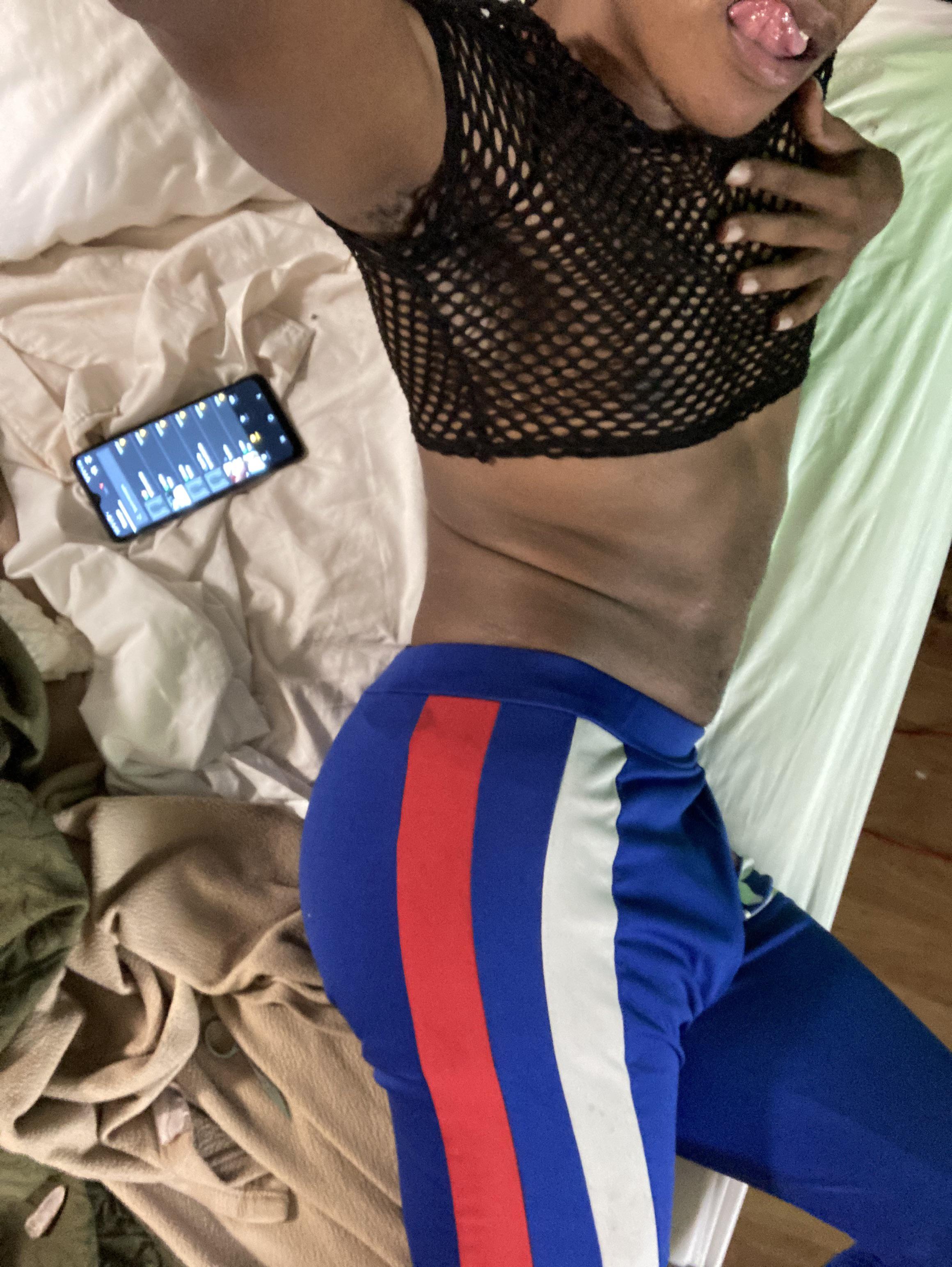 Do these pants make my butt look big ? | Scrolller