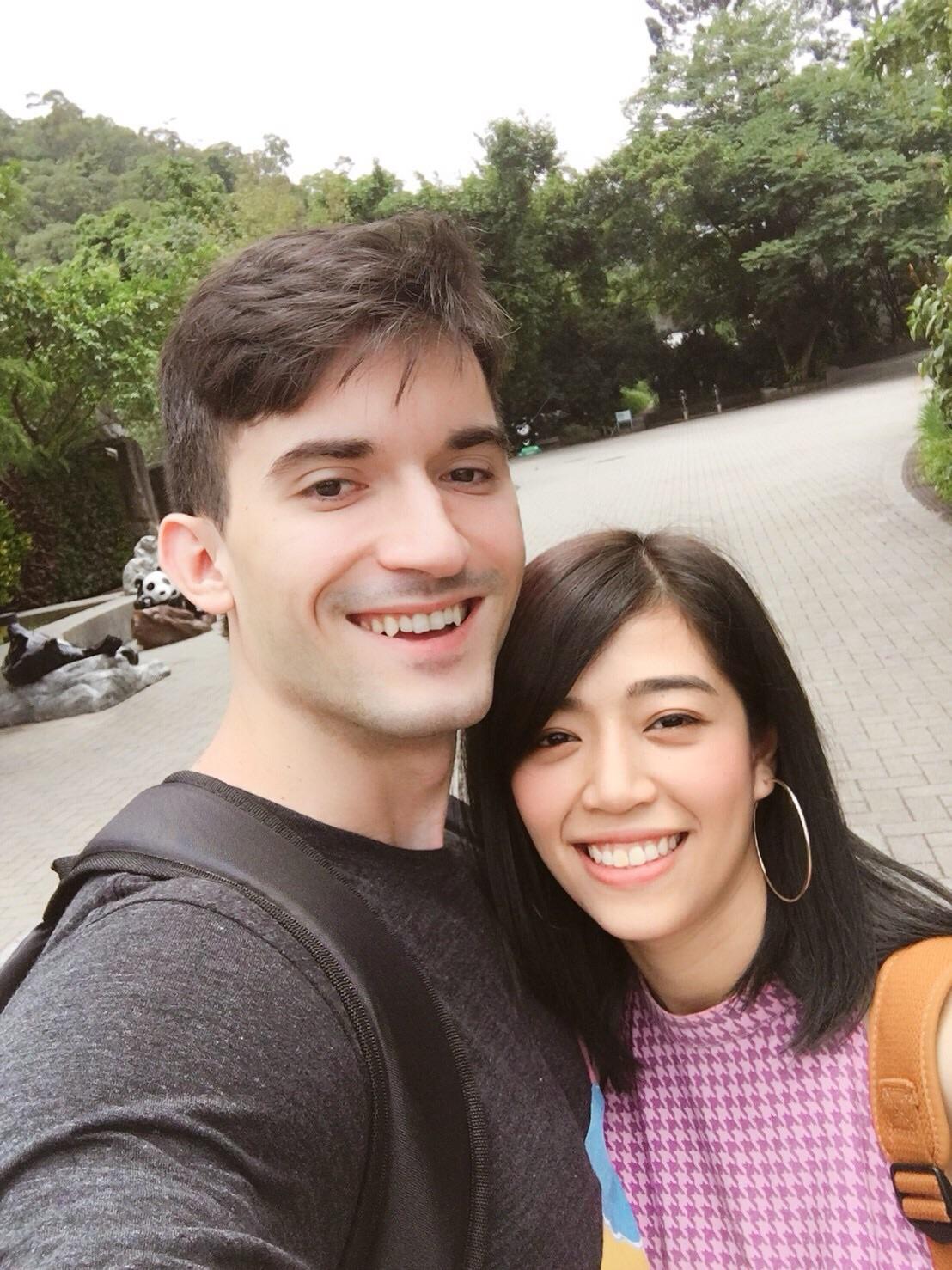 Do we fit (23m/21f) | Scrolller