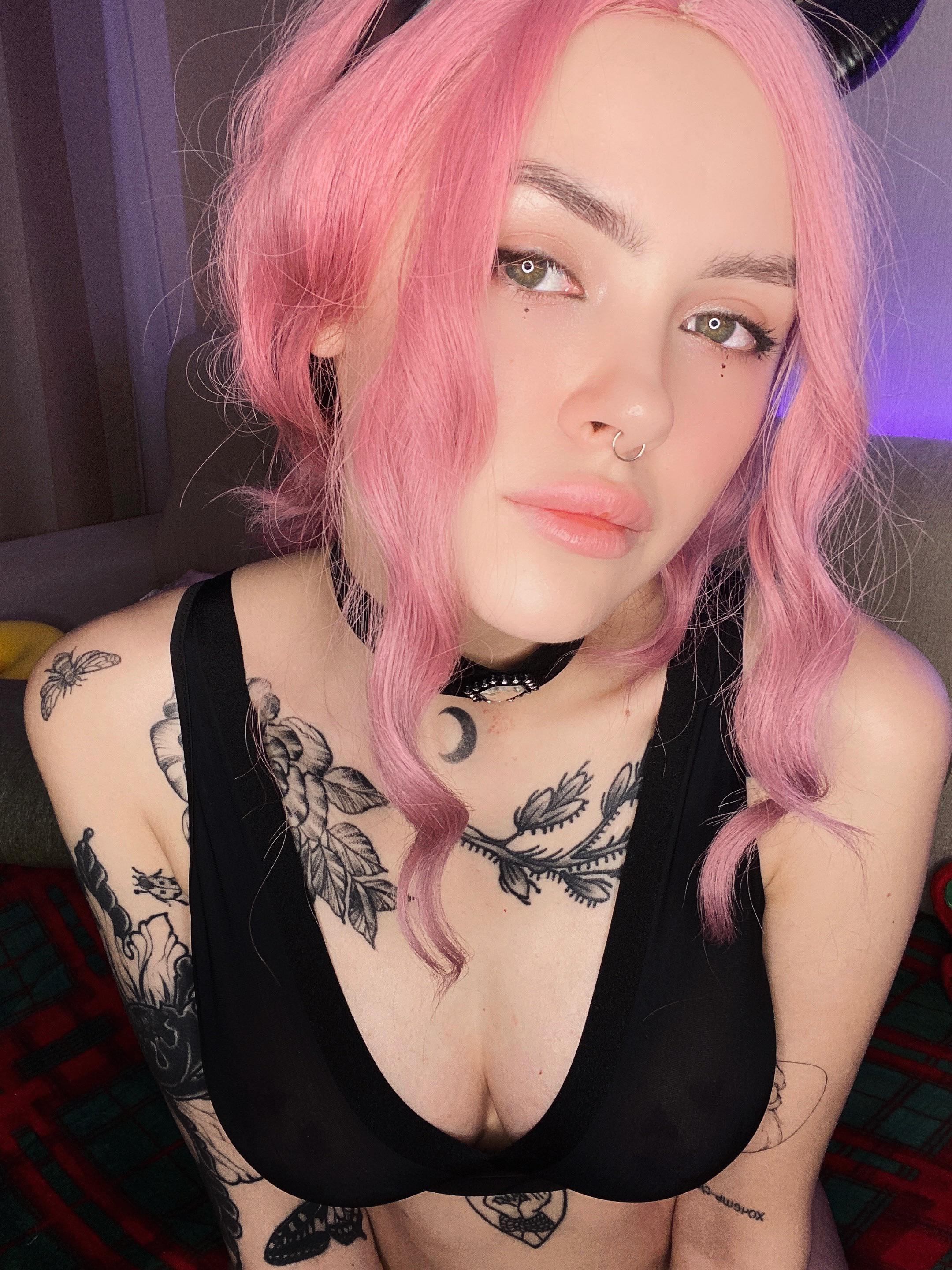 do you like girls with septum? | Scrolller