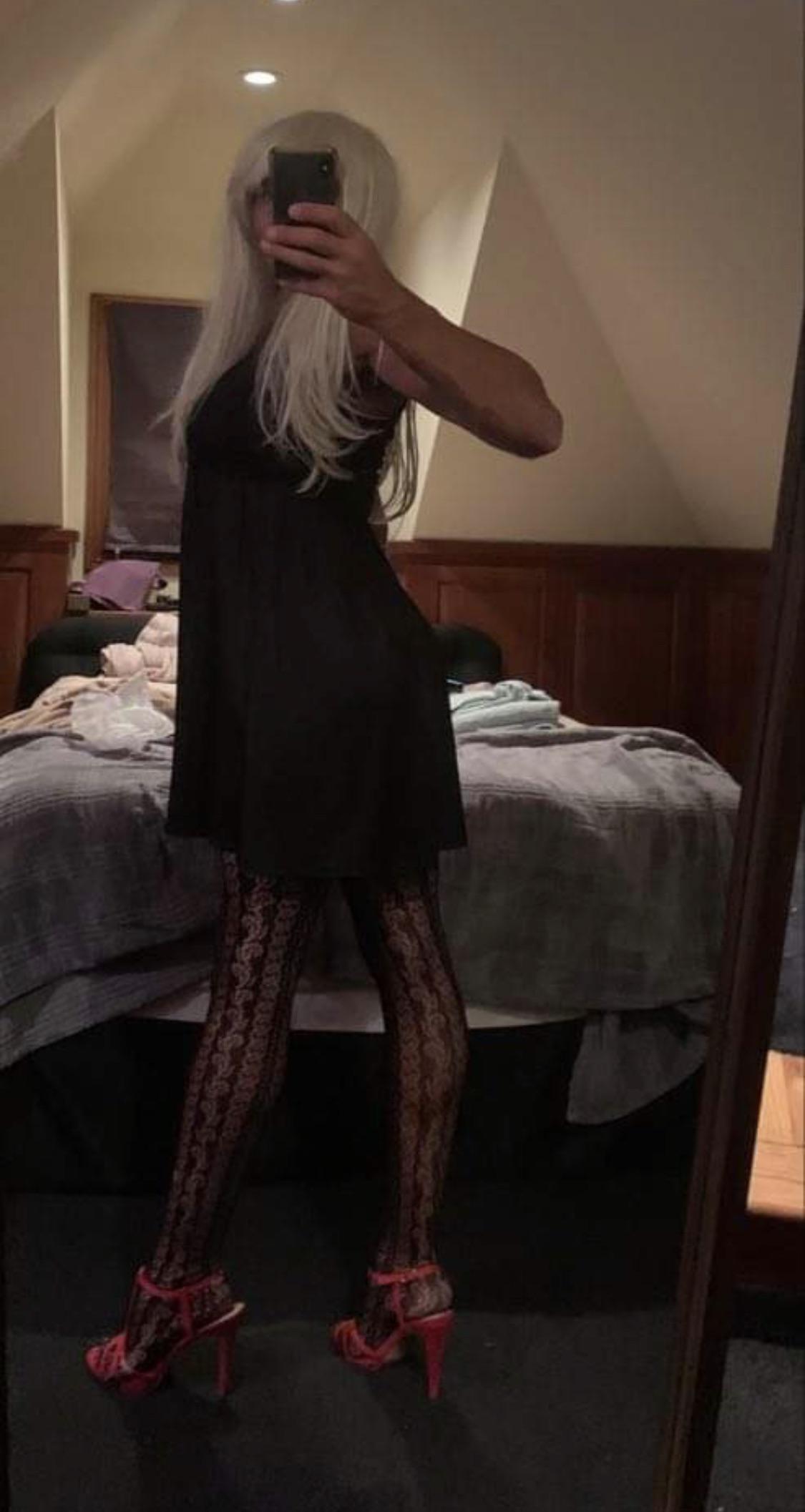 Do I fit in here? | Scrolller