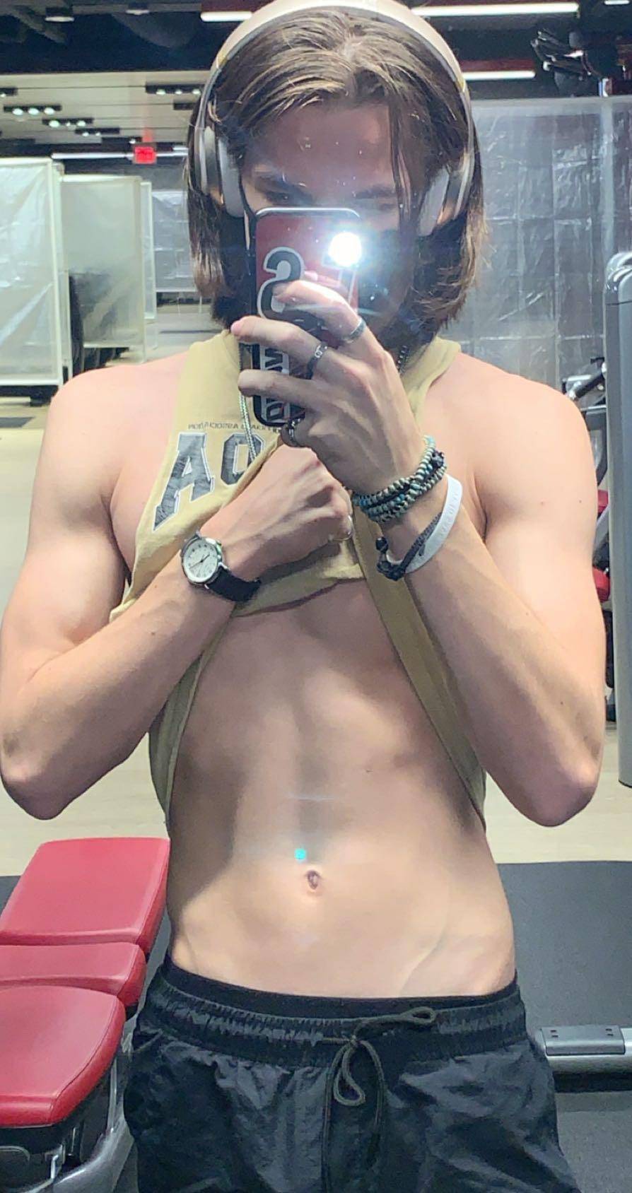 Do you like my muscles and abs? | Scrolller