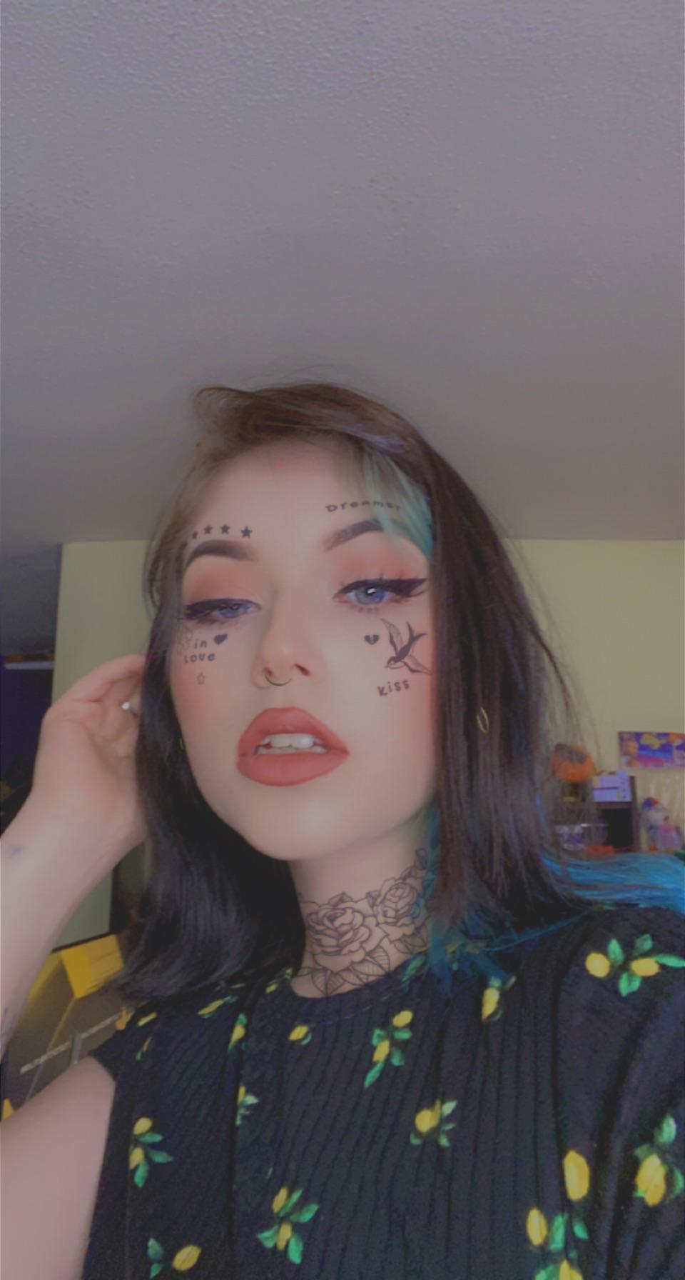 Do you think these suit me? | Scrolller