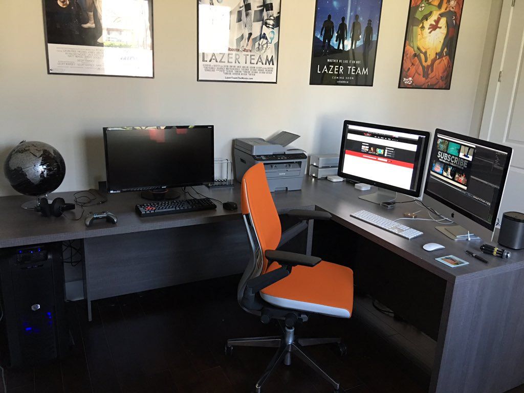 Does anyone know what desks these are? | Scrolller