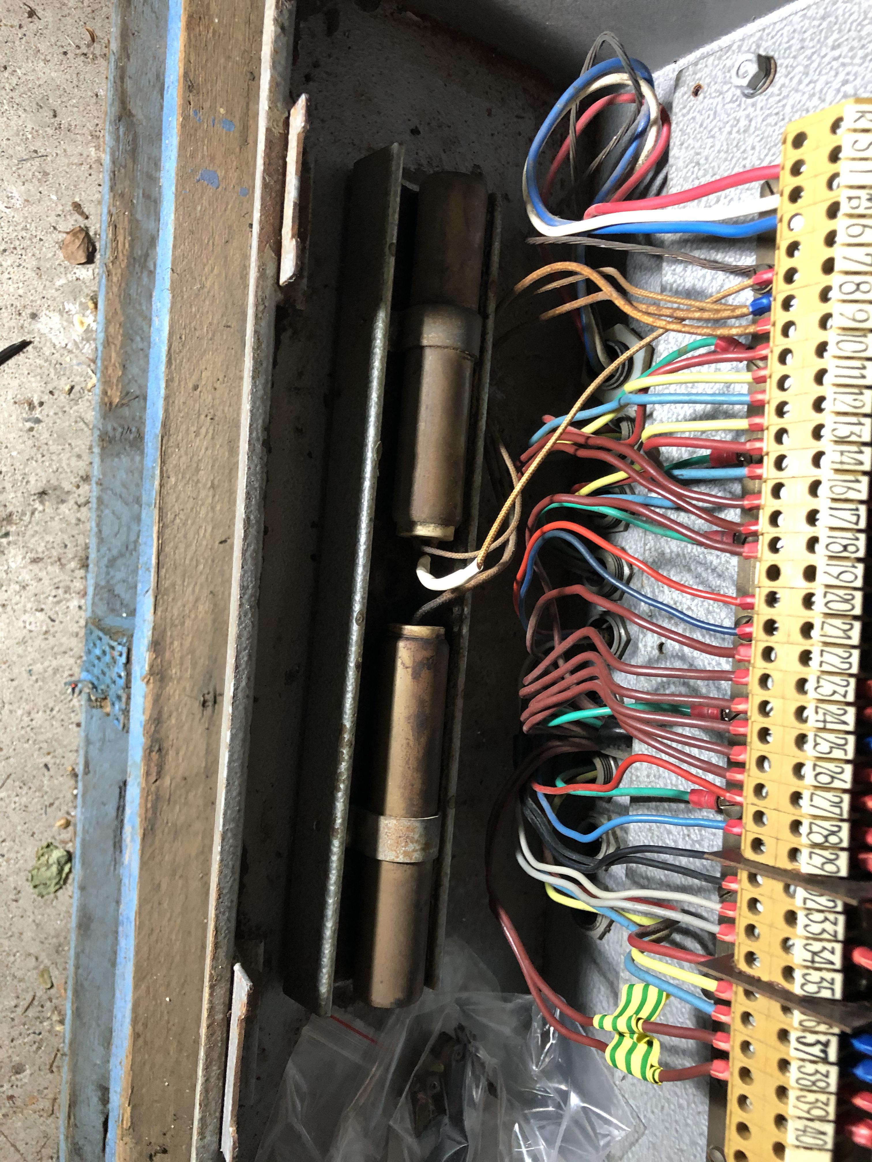 Does anyone know what these cylindrical devices are? They’re from a ... Does anyone know what these cylindrical devices are? They’re from a ...