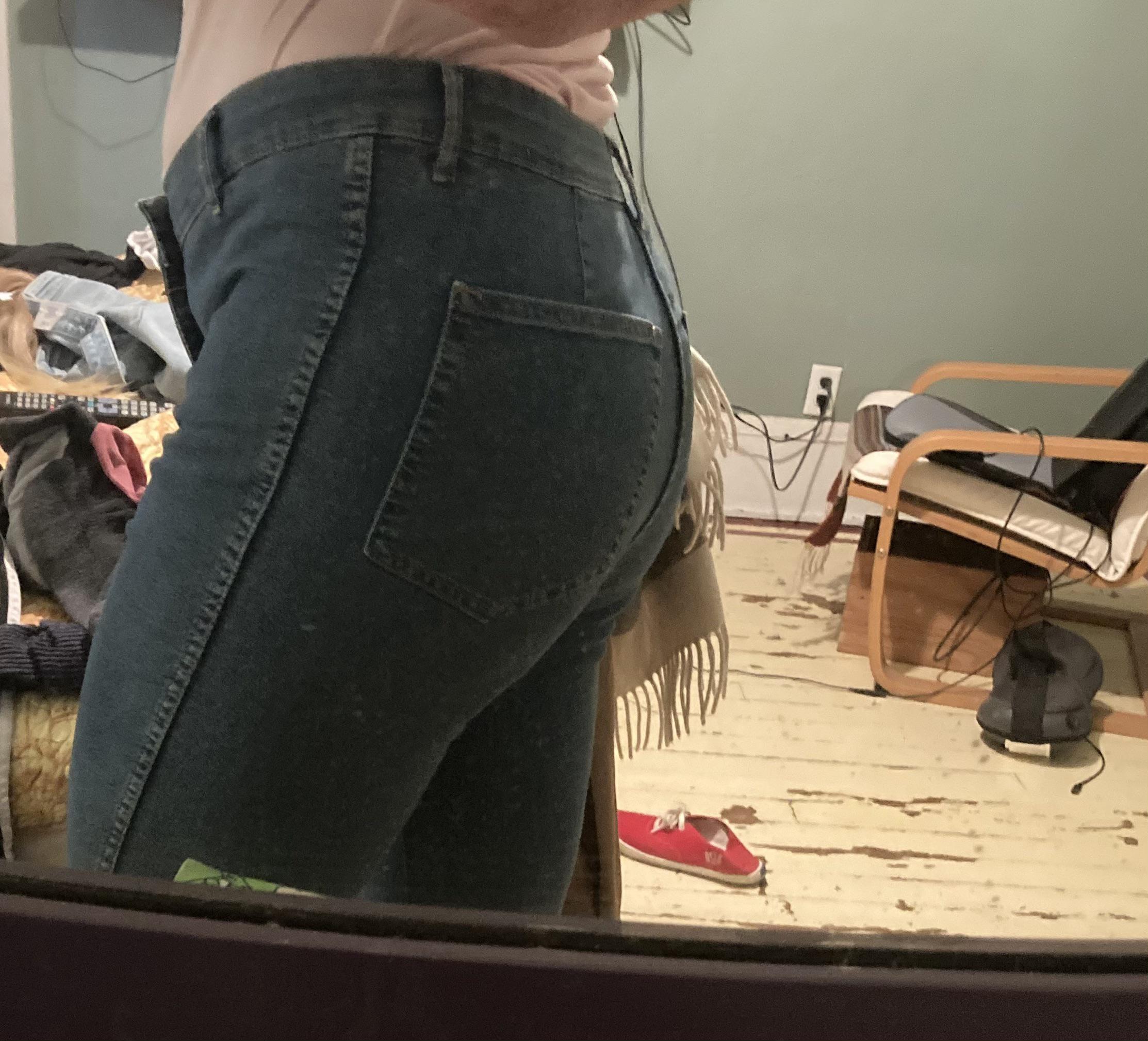 Does my butt look cute in these jeans? | Scrolller