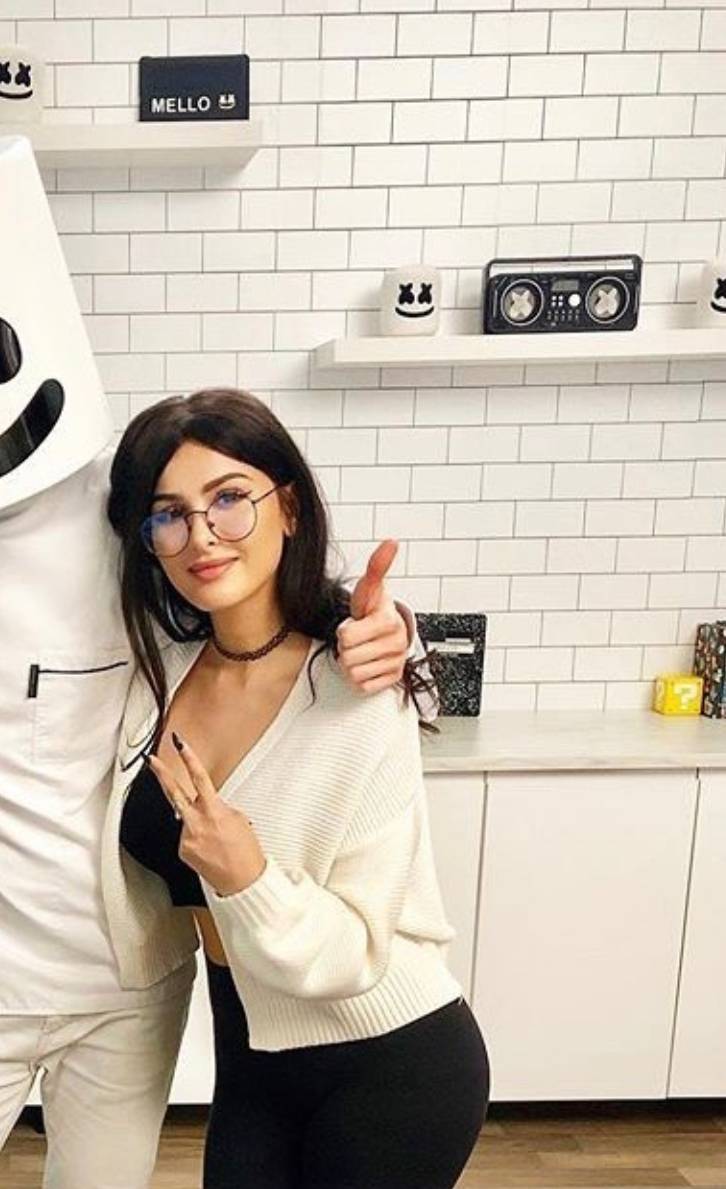 Doesn't she look so innocent in this pic | Scrolller