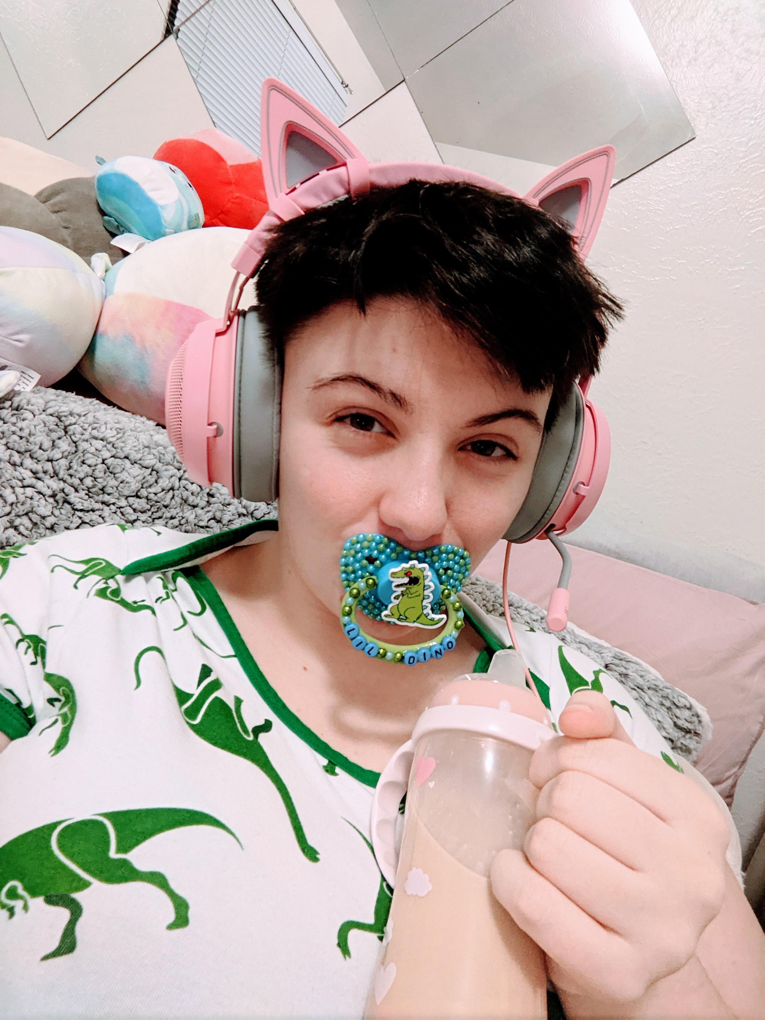 Don't tell daddy I have coffee in my sippy 😊 | Scrolller