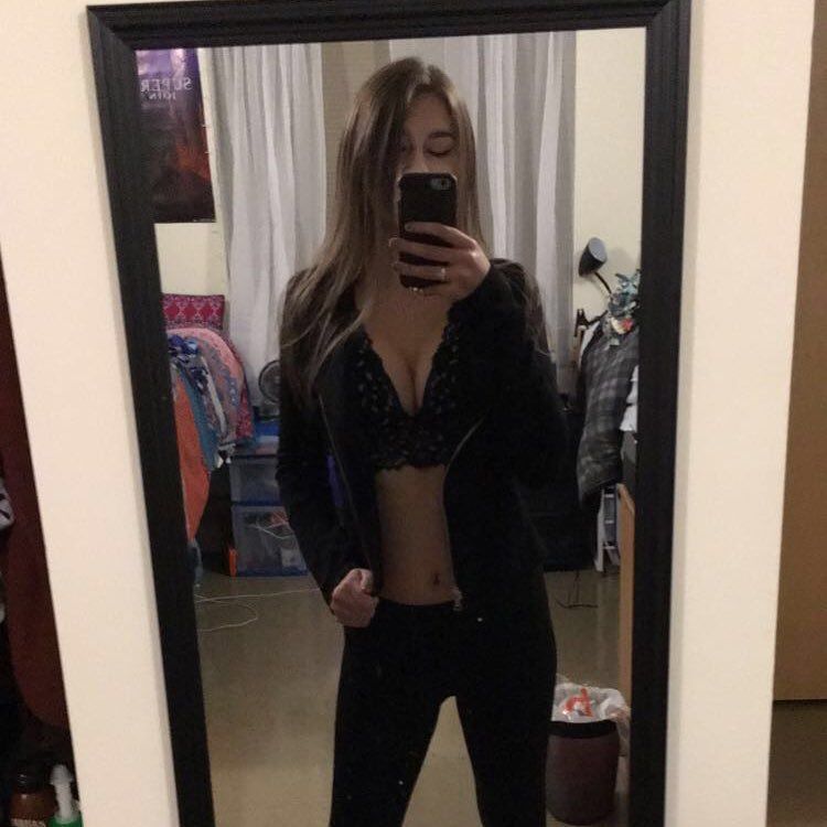 Dorm room selfie | Scrolller