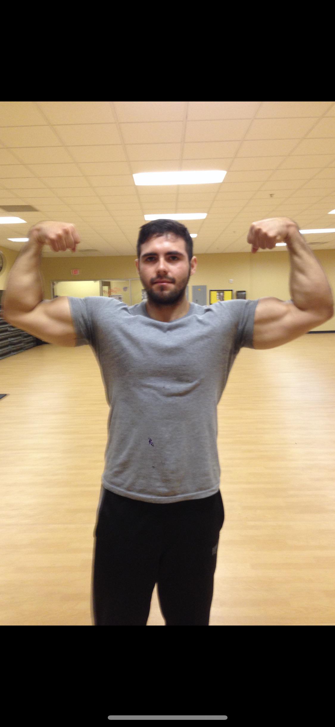 Double biceps 🙌🏻 | Scrolller