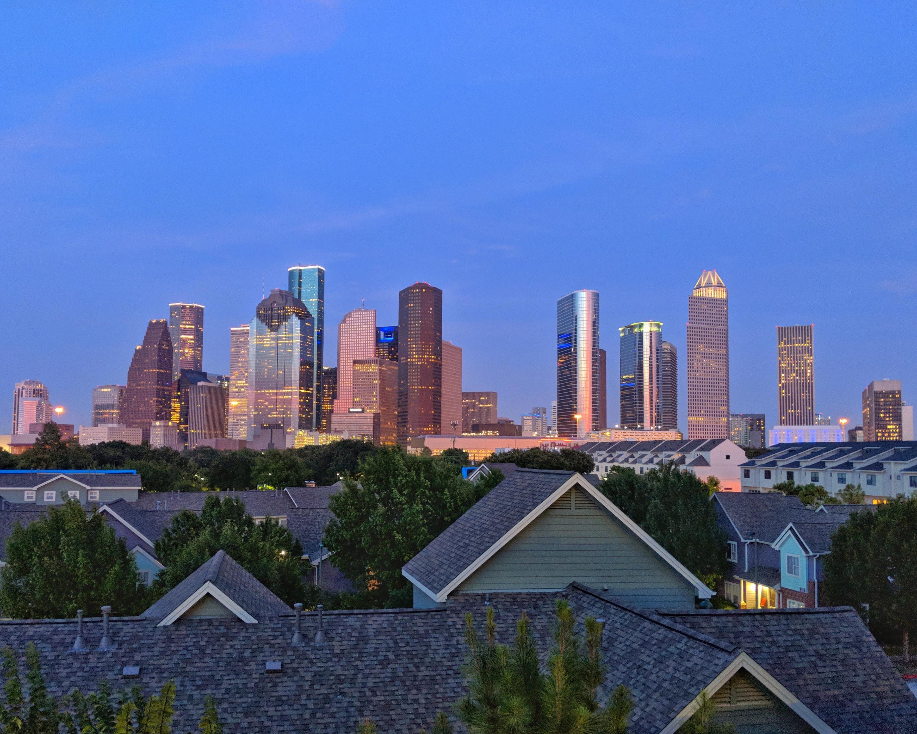 Downtown Evening | Scrolller