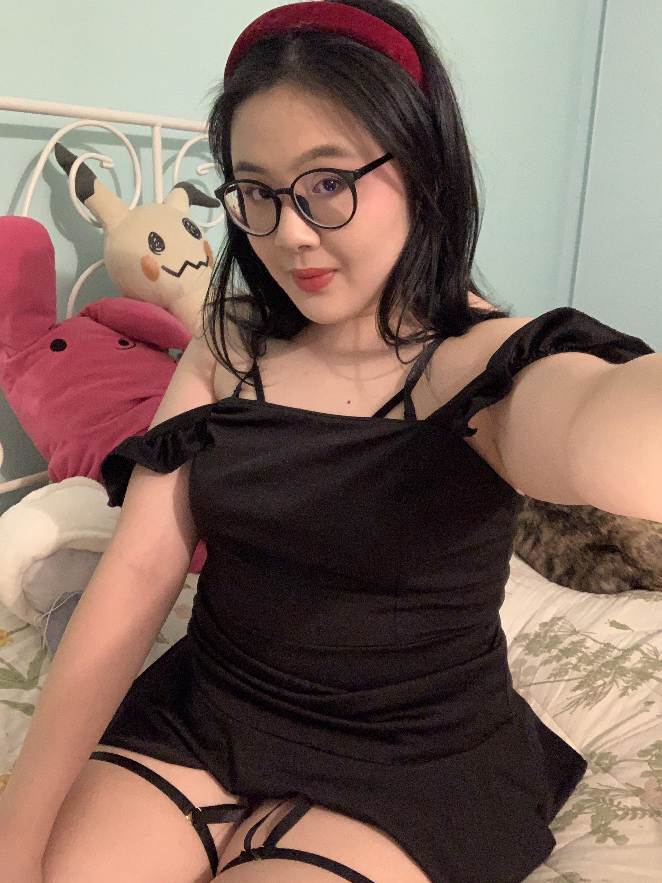 dressing up to cope with the lockdown | Scrolller