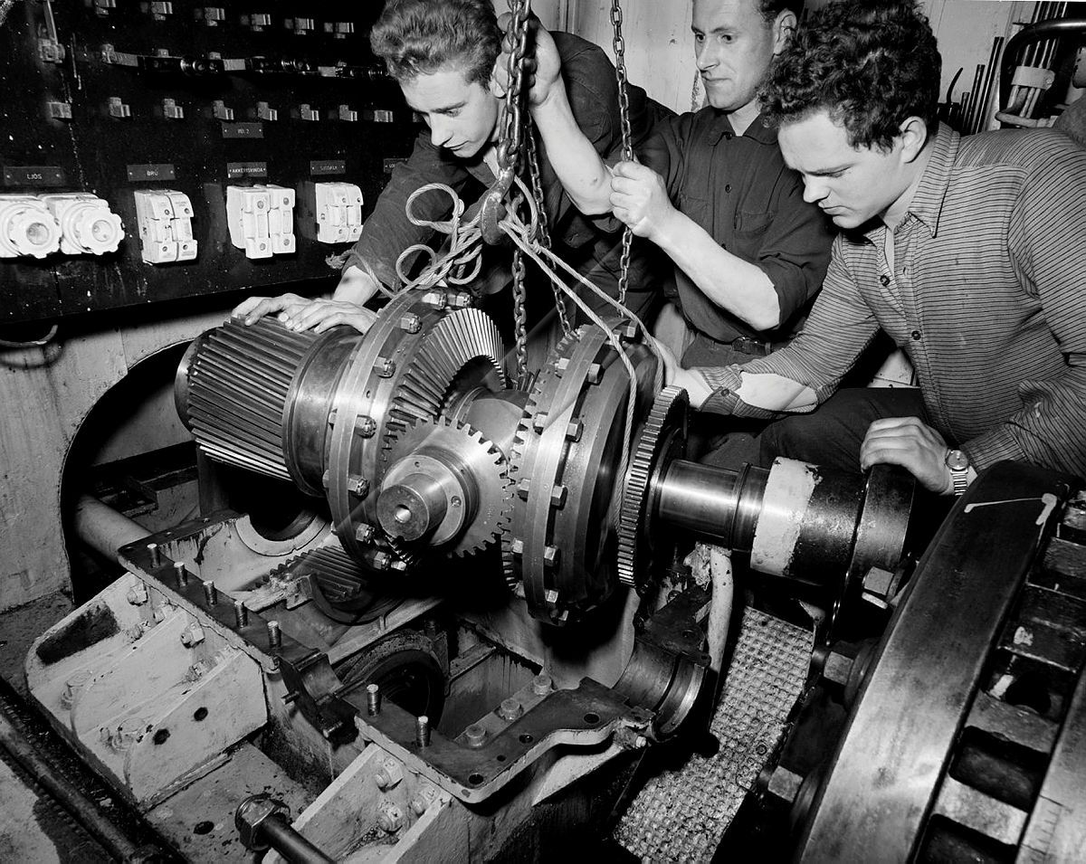 Drive gear of Icelandic coast guard ship Óđinn being assembled, 1954 | Scrolller