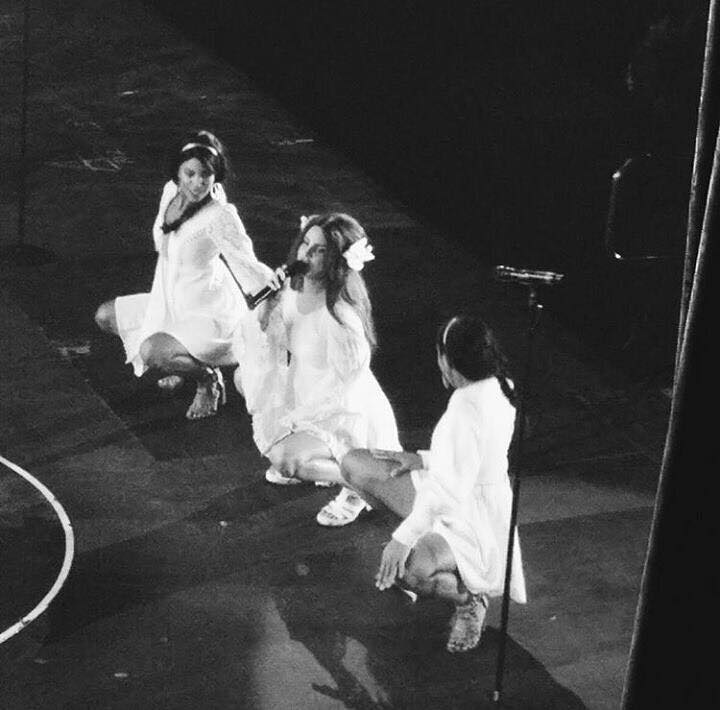 ~Drop it like it's hot in the pale moonlight~ | Scrolller