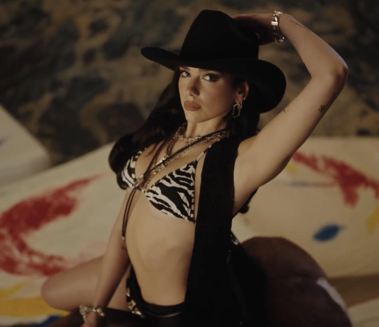 Dua Lipa 😍 | Scrolller