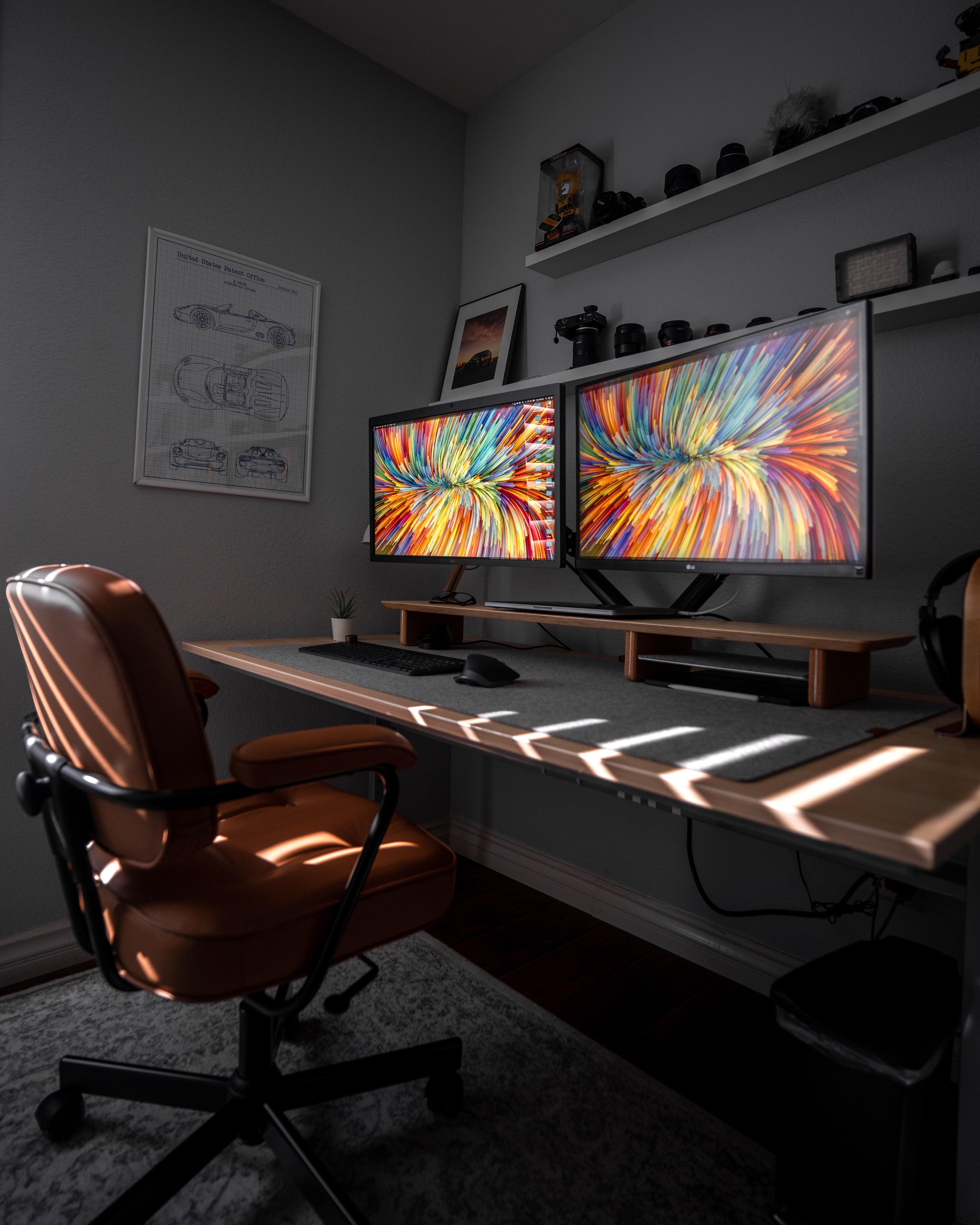 Dual Monitor setup with my MBP | Scrolller