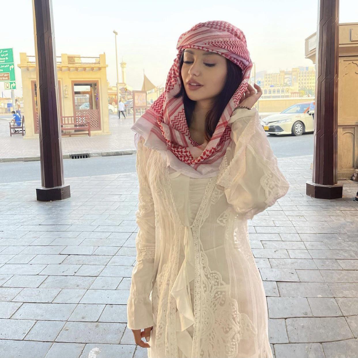 Dubai Hottie | Scrolller