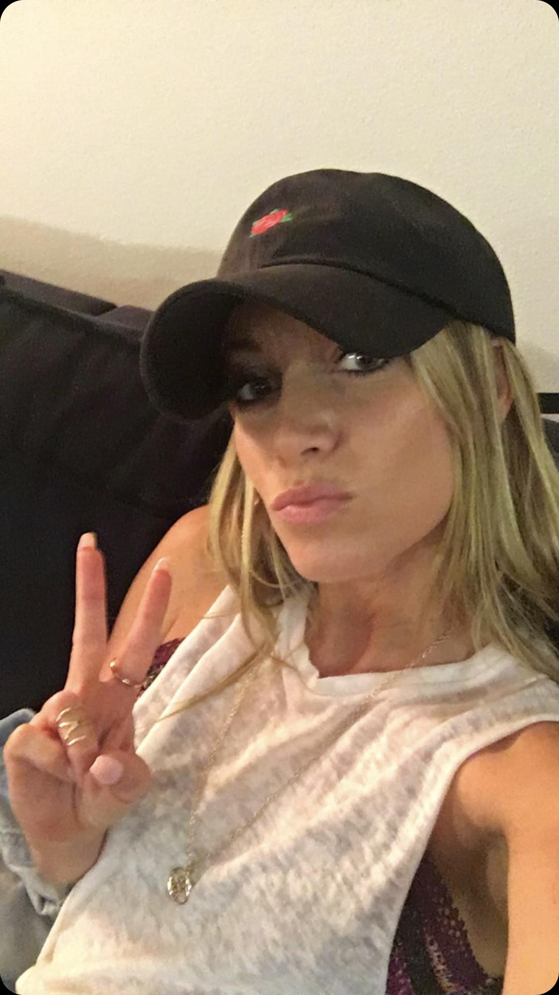 Duck face | Scrolller