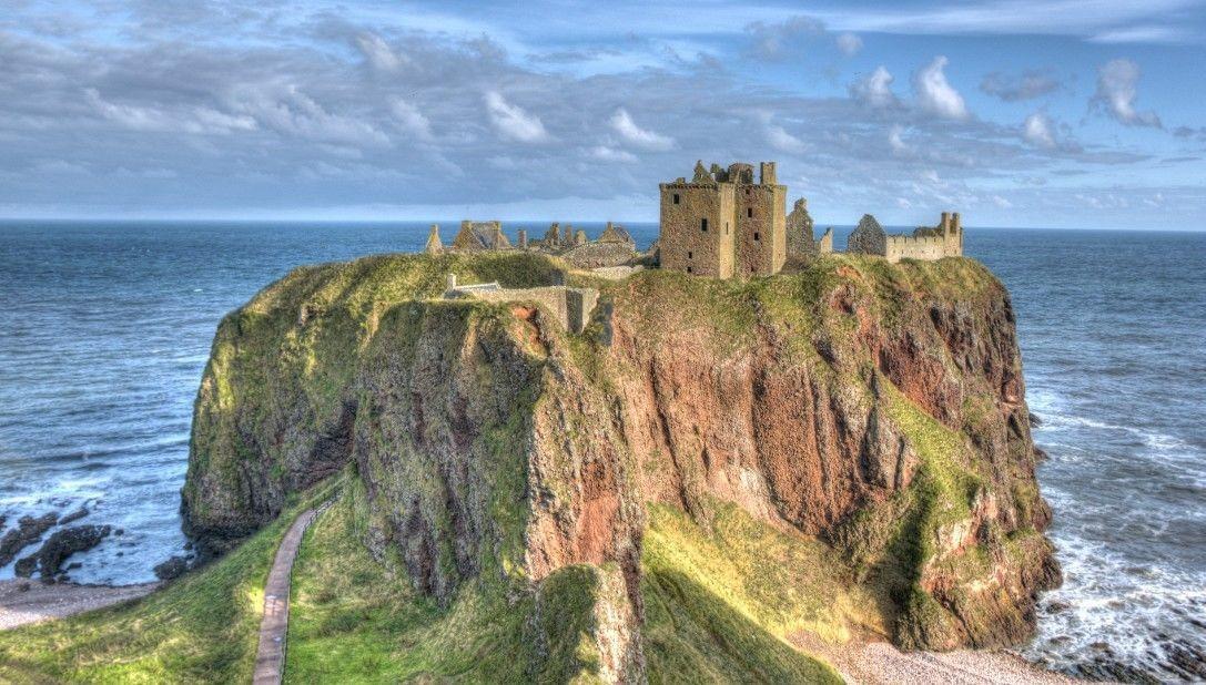 Dunnottar Castle, near Stonehaven, Aberdeenshire, Scotland [1087x618] | Scrolller