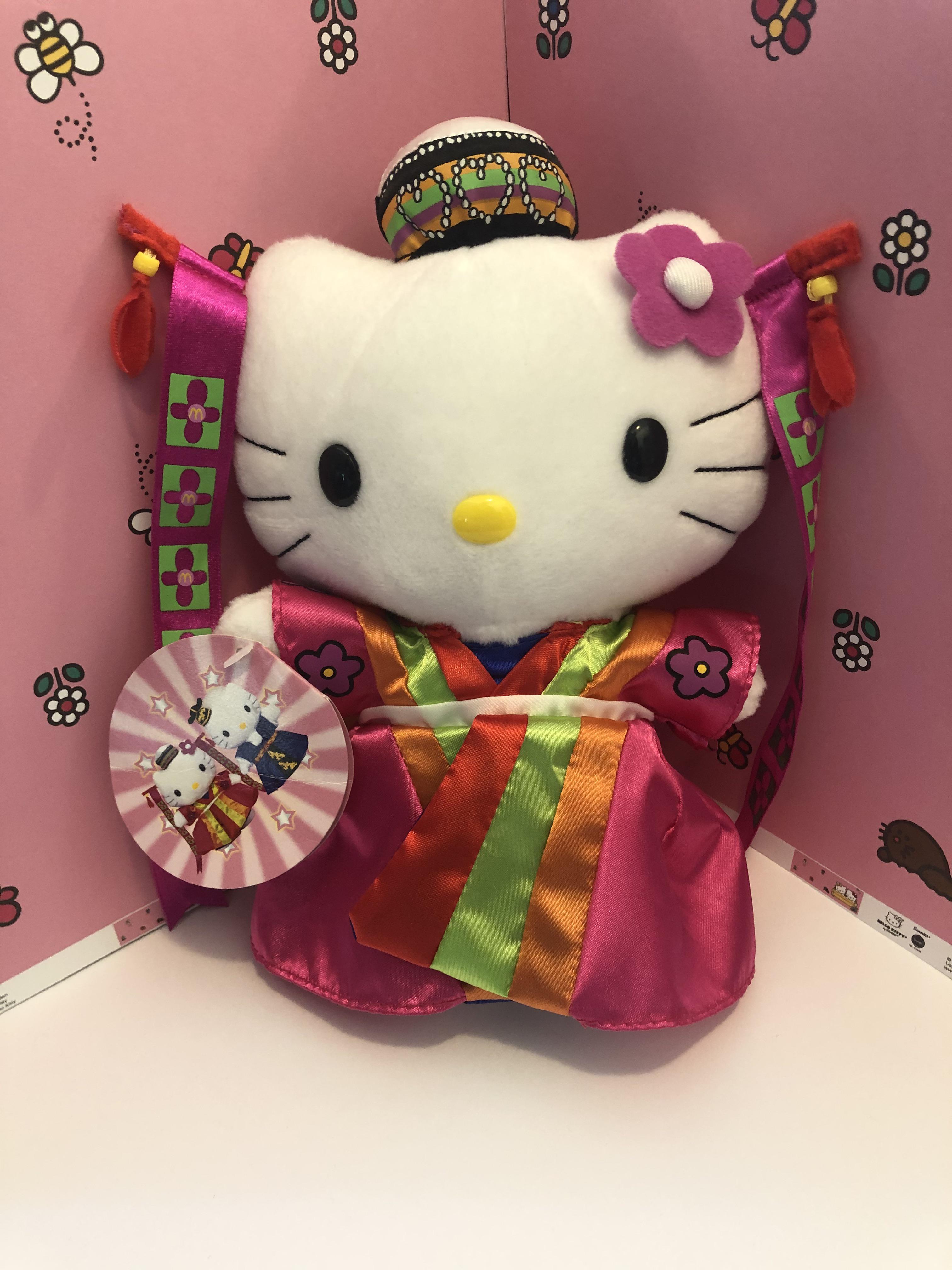 Early morning find! Korean Wedding Hello Kitty! | Scrolller