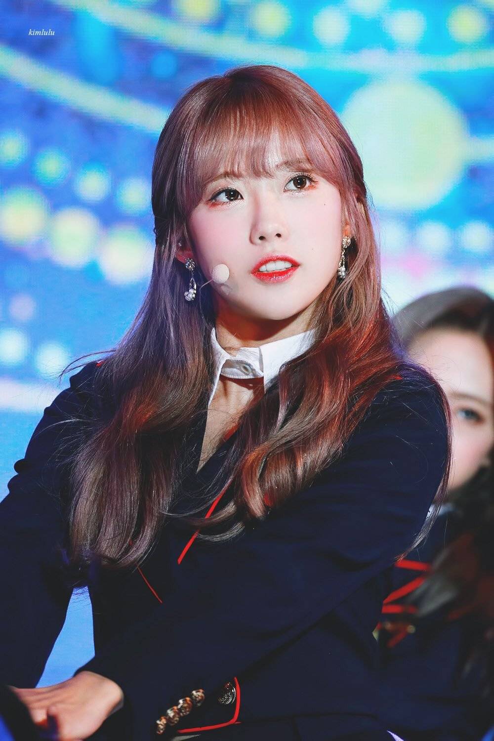 Elegant Luda | Scrolller