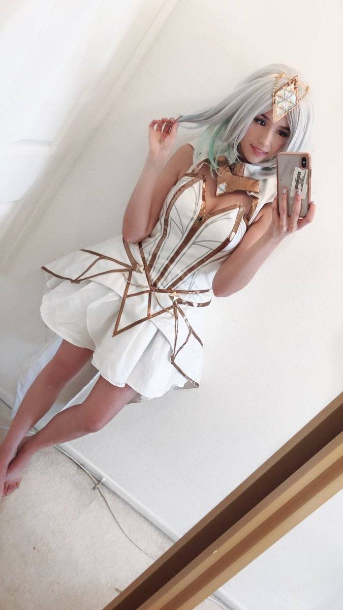 Elementalist lux cosplay | Scrolller