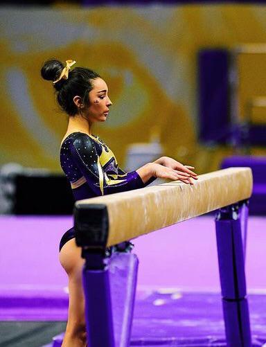 🍑🍑🍑 | Scrolller