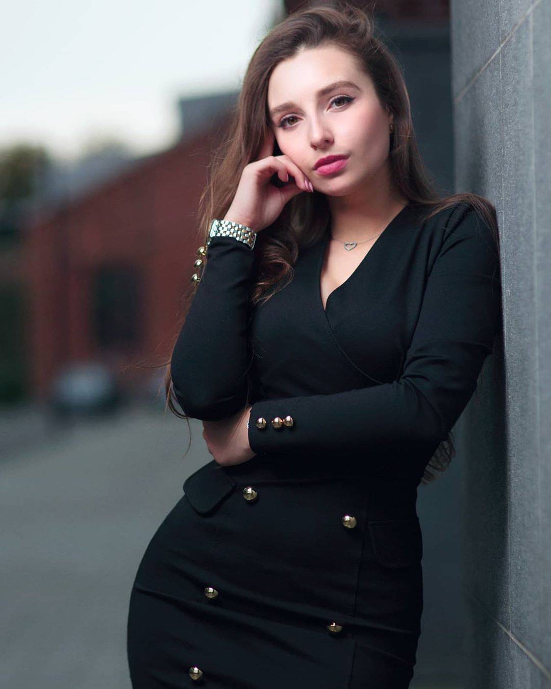 Elena Deligioz | Scrolller