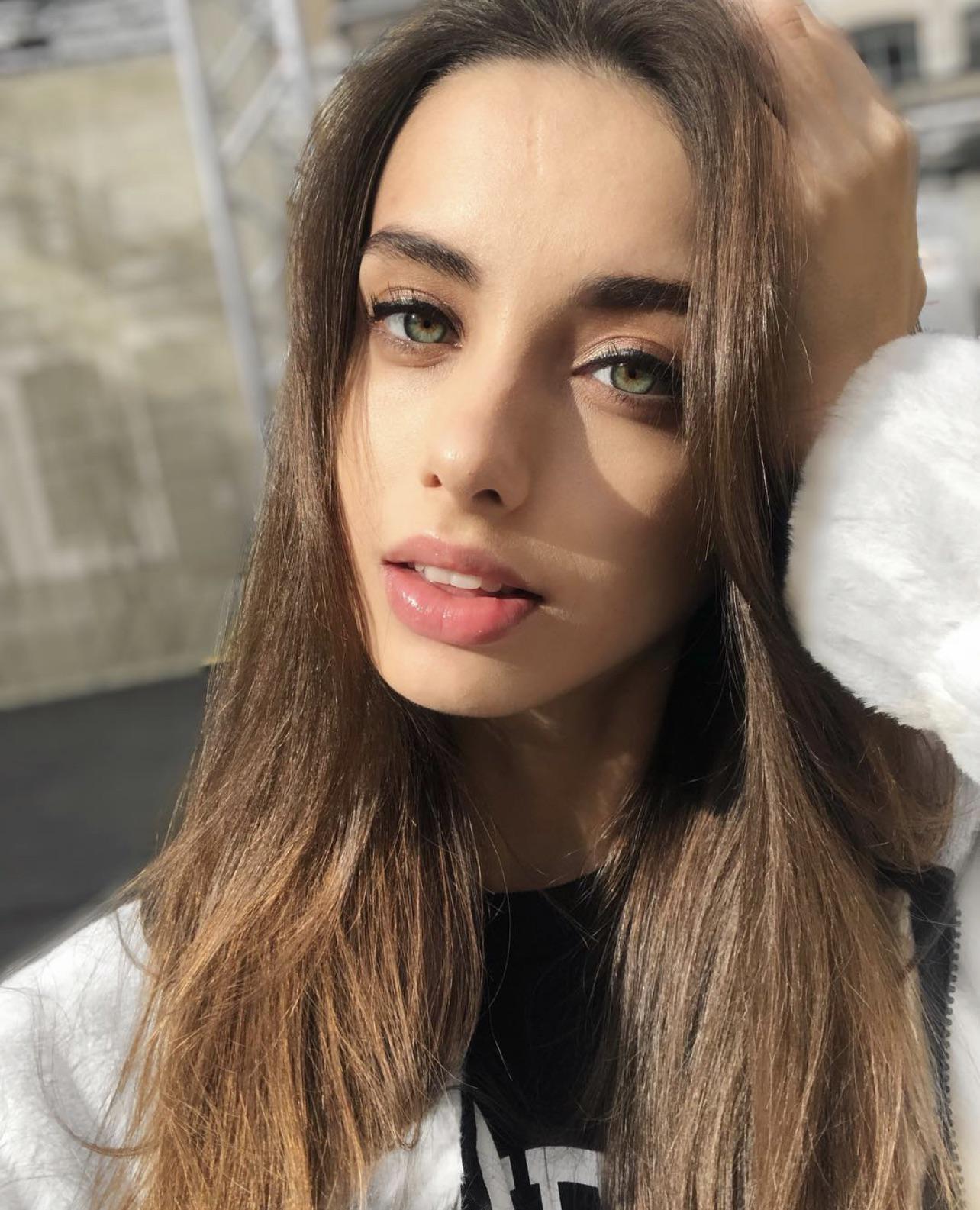 Elizabeth Kovalenko | Scrolller