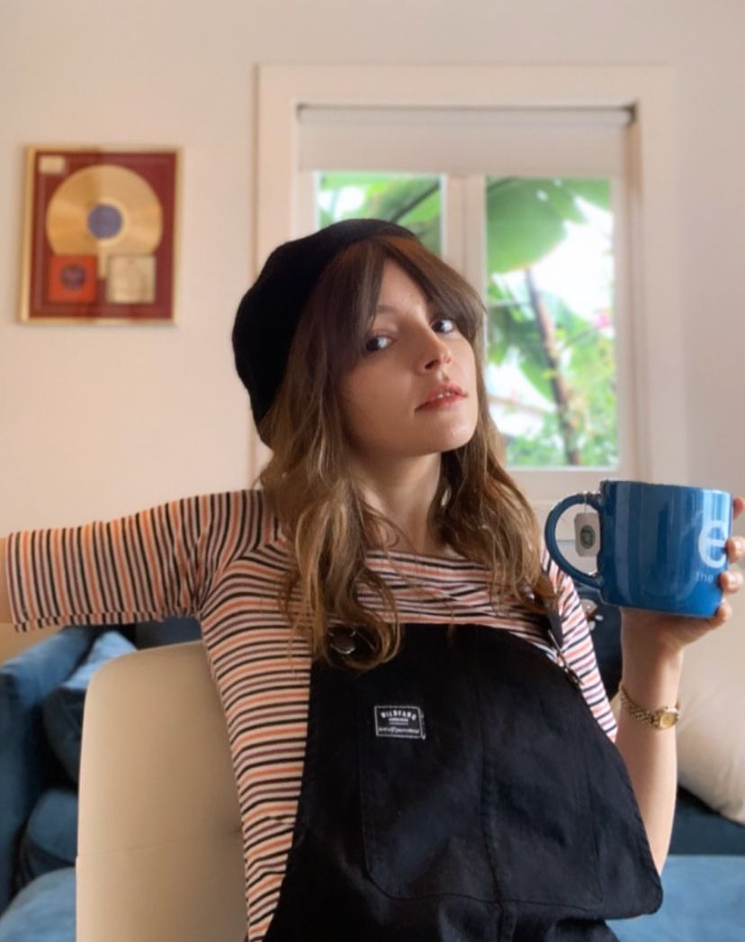 Ellen mug + tea + phone Interview | Scrolller