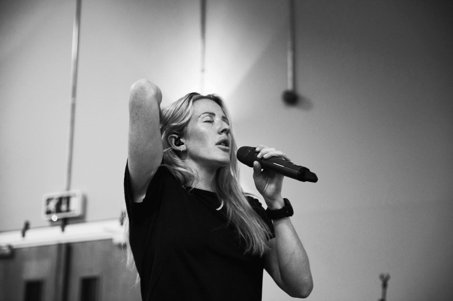 Ellie Goulding in the studio | Scrolller