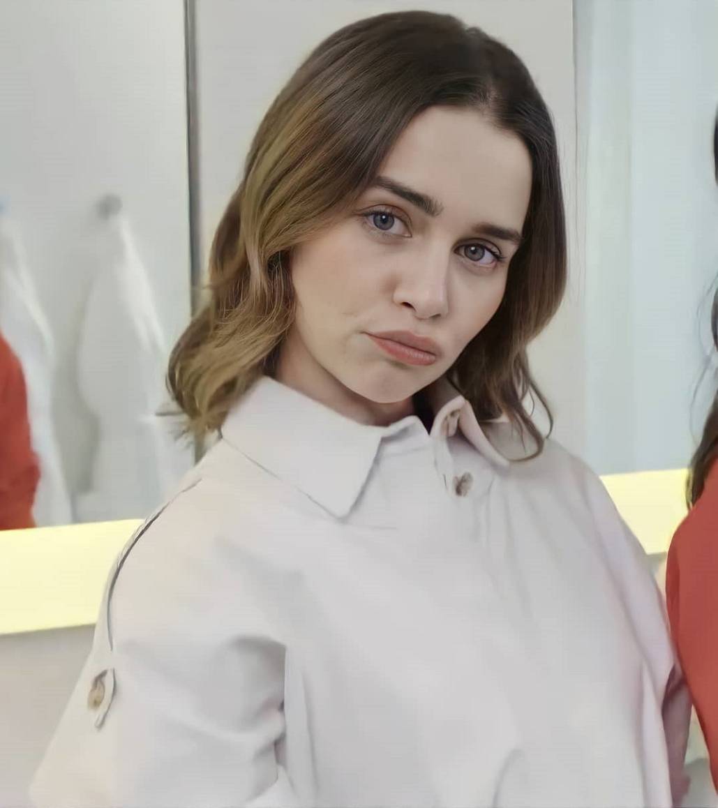 Emilia Clarke Scrolller