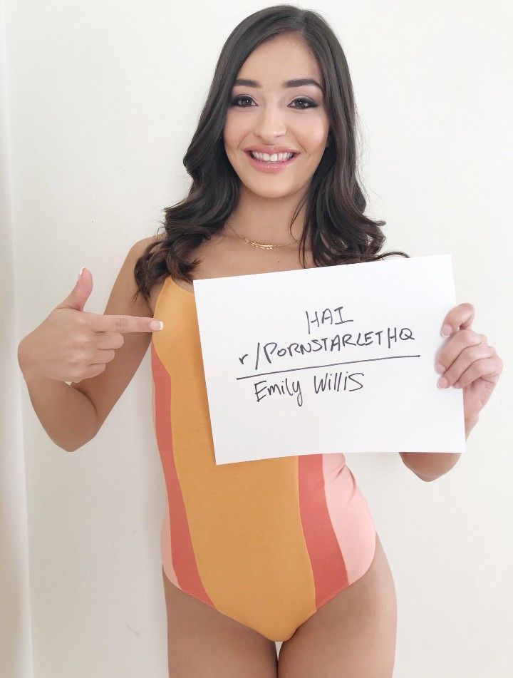 Emily Willis 19 Em Says Hai🖐 Scrolller