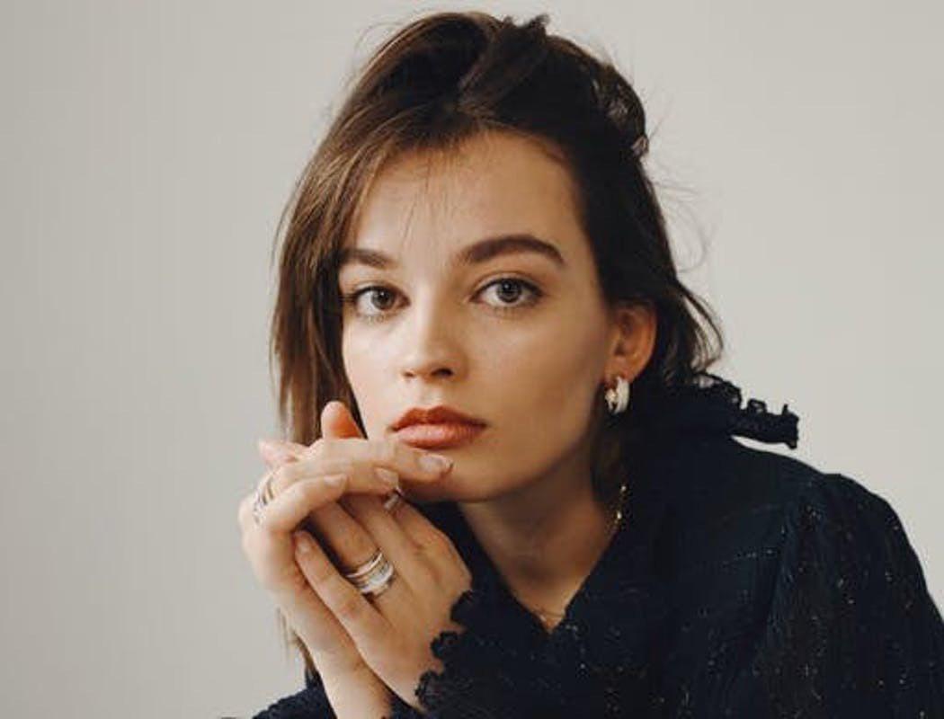 Emma Mackey | Scrolller