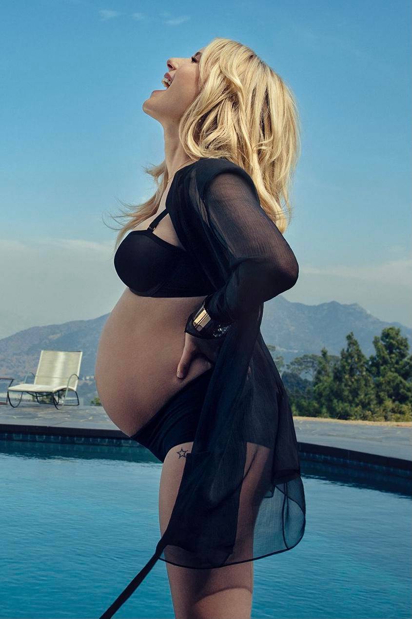 Emma Roberts - Cosmopolitan - December 2020 | Scrolller