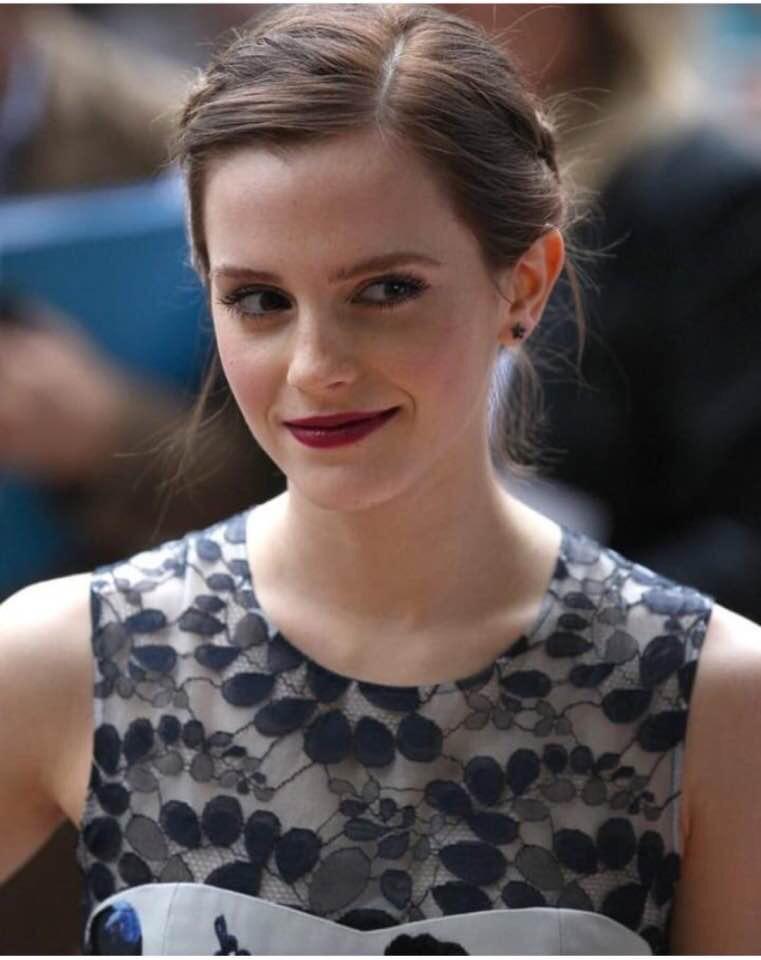 Emma Watson wants something | Scrolller