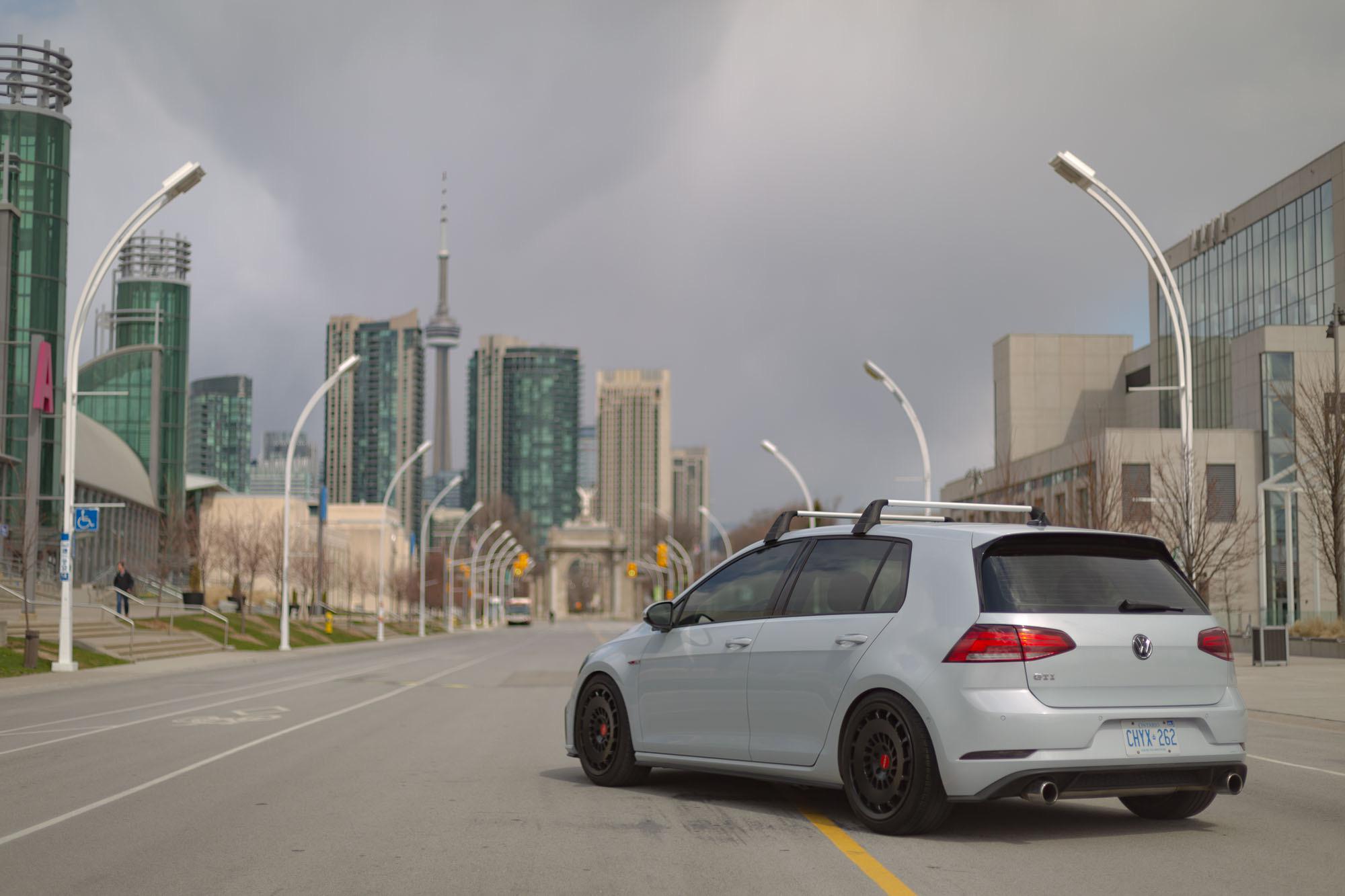 Empty streets in Toronto | Scrolller