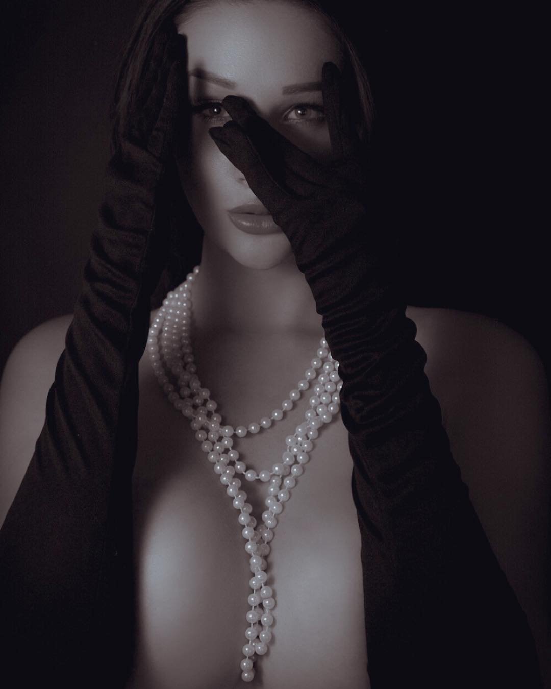 Alina Lewis in pearls and gloves | Scrolller