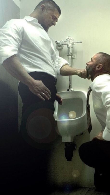 encounter at the urinal | Scrolller