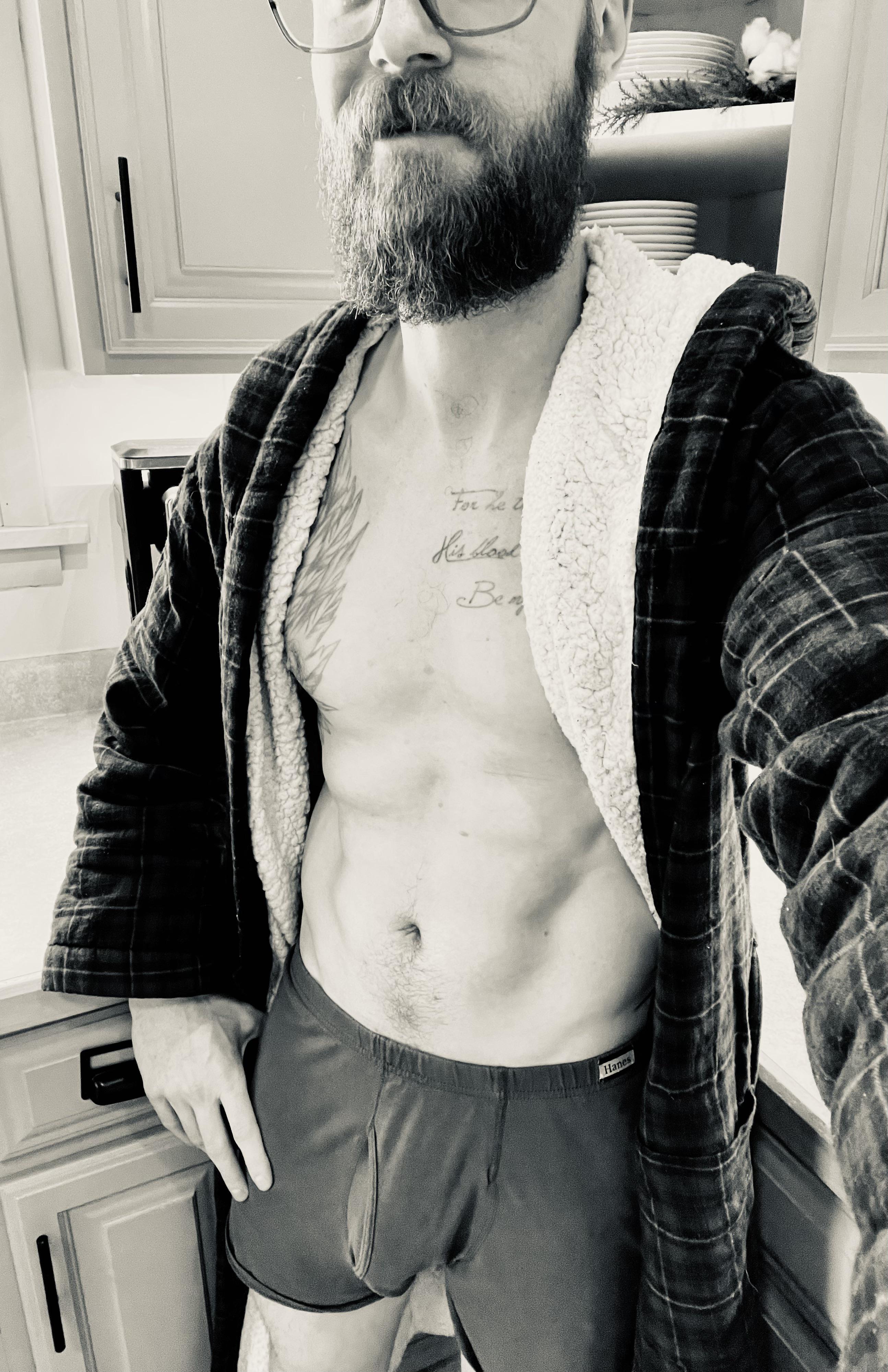 Slight bulge this morning 🙃 | Scrolller