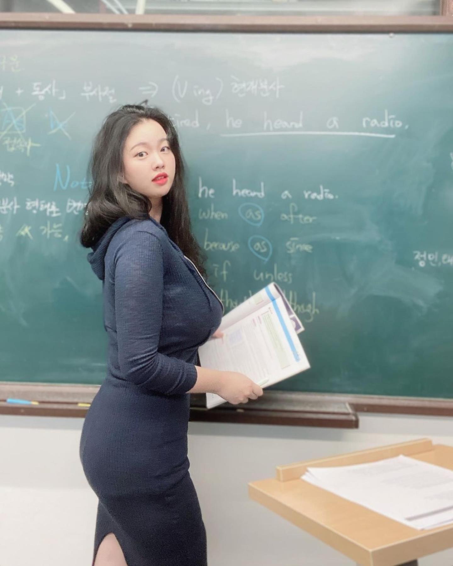 English teacher | Scrolller