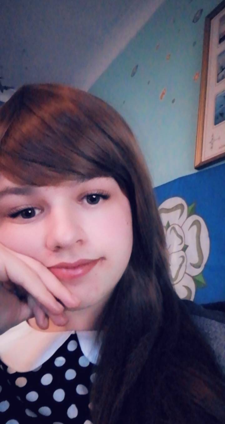English Thot Looking To Earn Some Pretty Clothes Scrolller