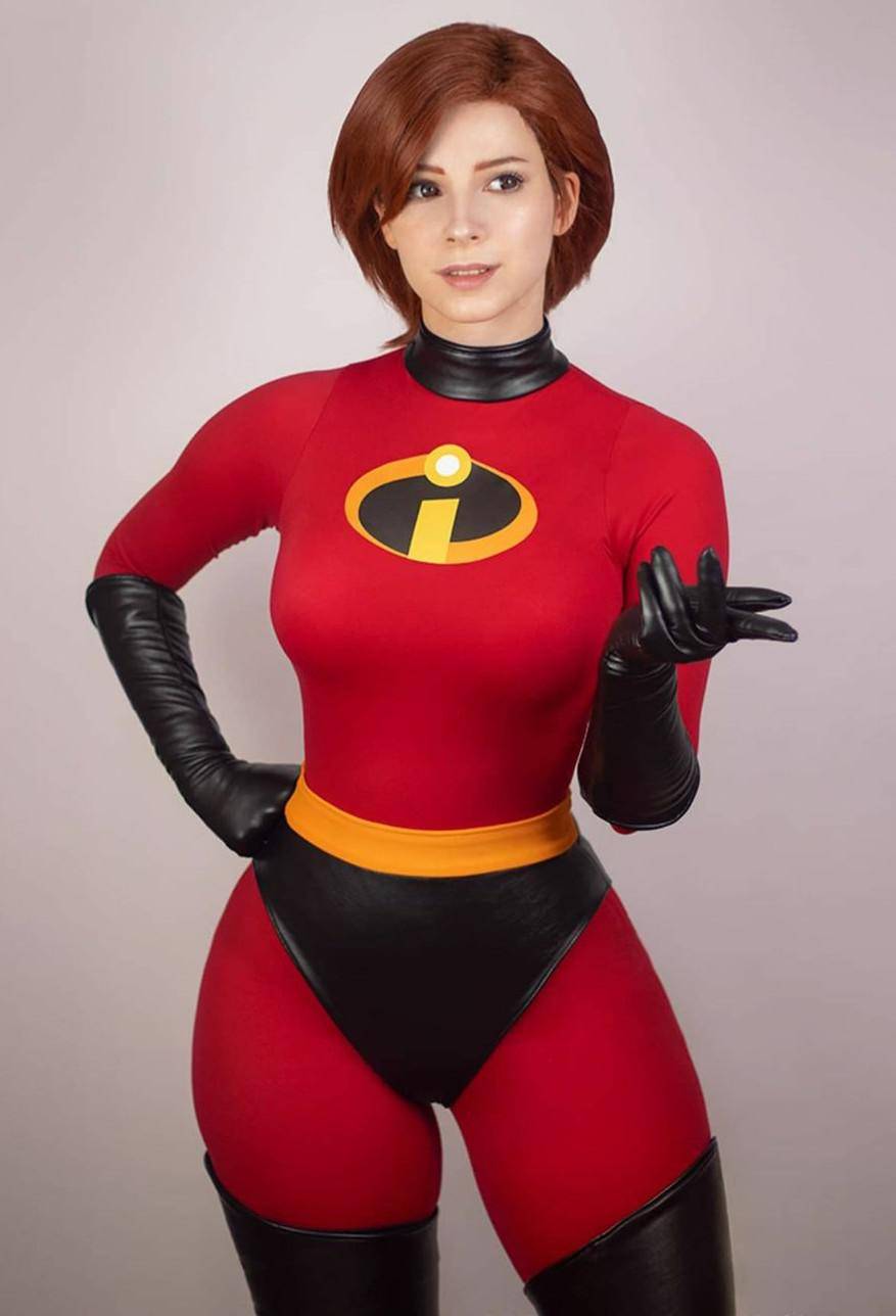 Elastigirl by Enji Night | Scrolller