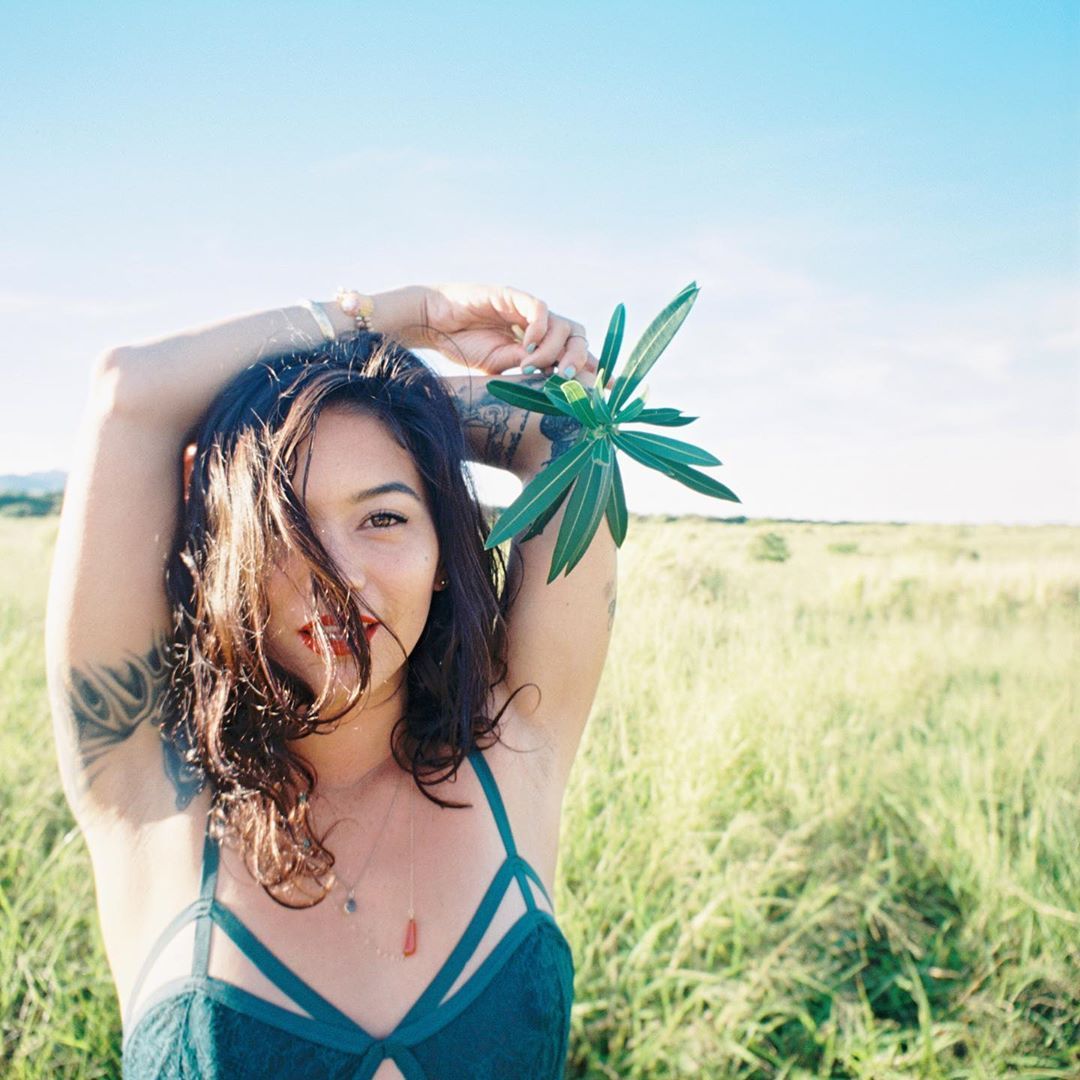 Enjoy hre pist, for they are bare and beautiful. | Scrolller