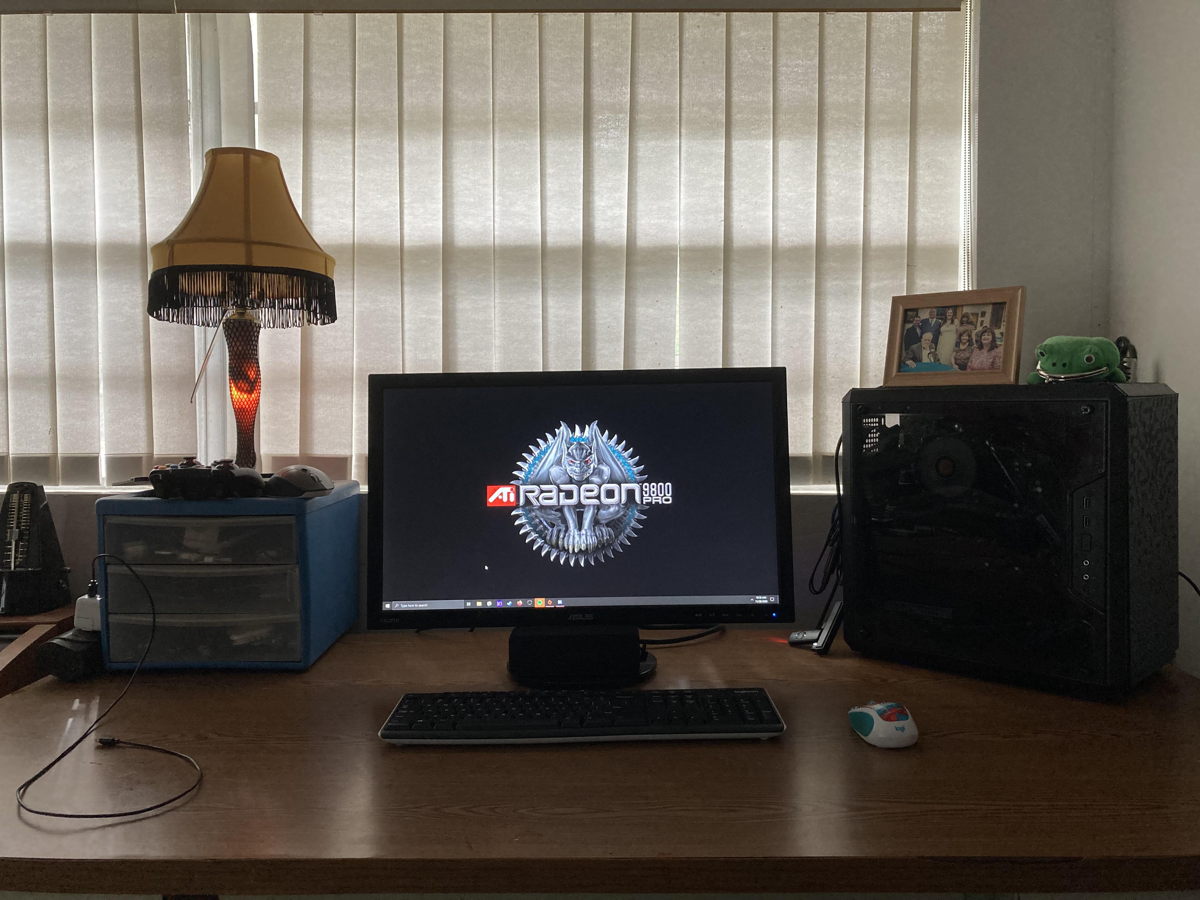 Enjoy my baller battlestation! | Scrolller