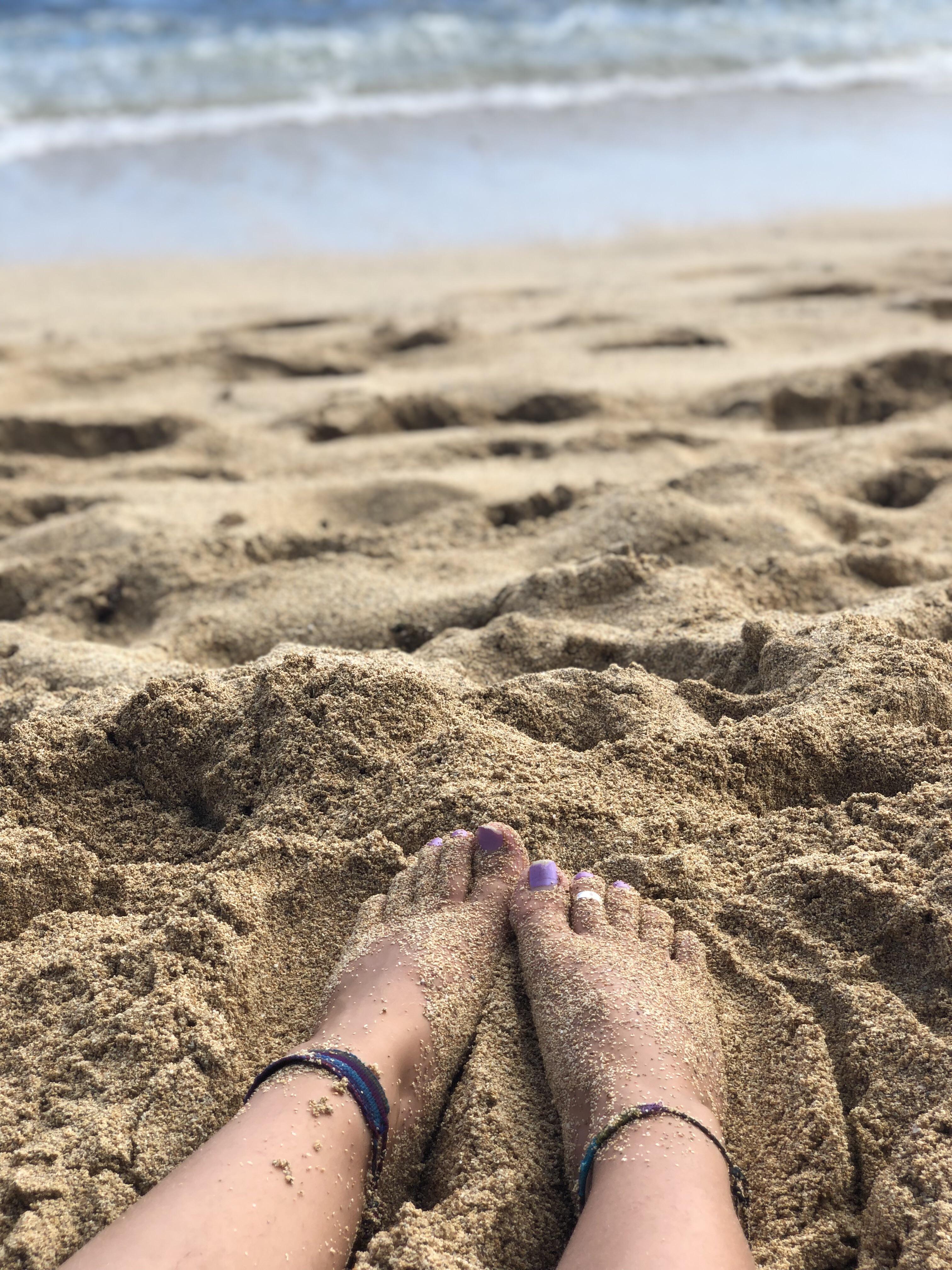 Enjoying some sand in between my cute little toes 💕🦶🏻 DM please 🥰 | Scrolller