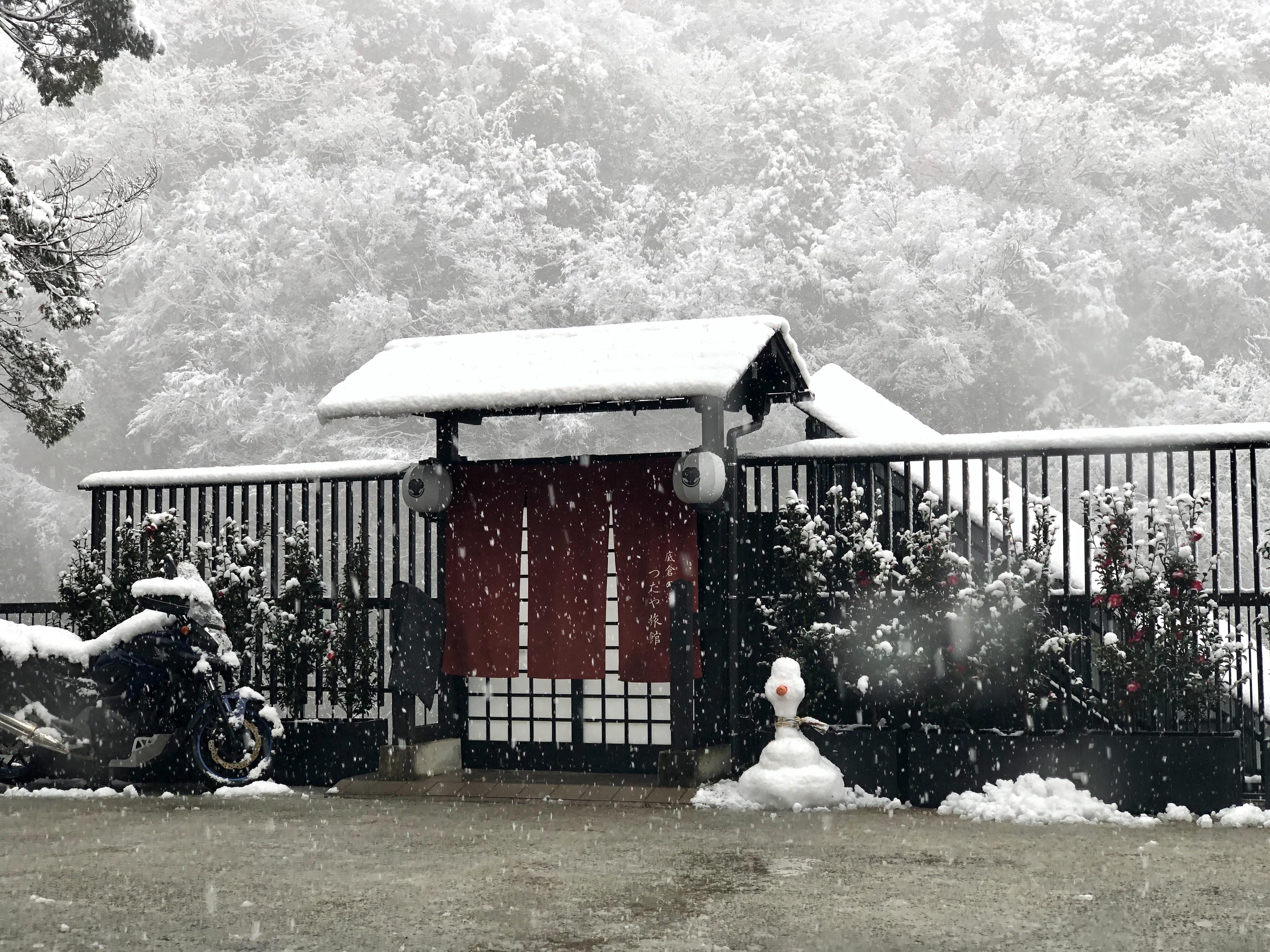 Entrance to a ryokan in Hakone | Scrolller
